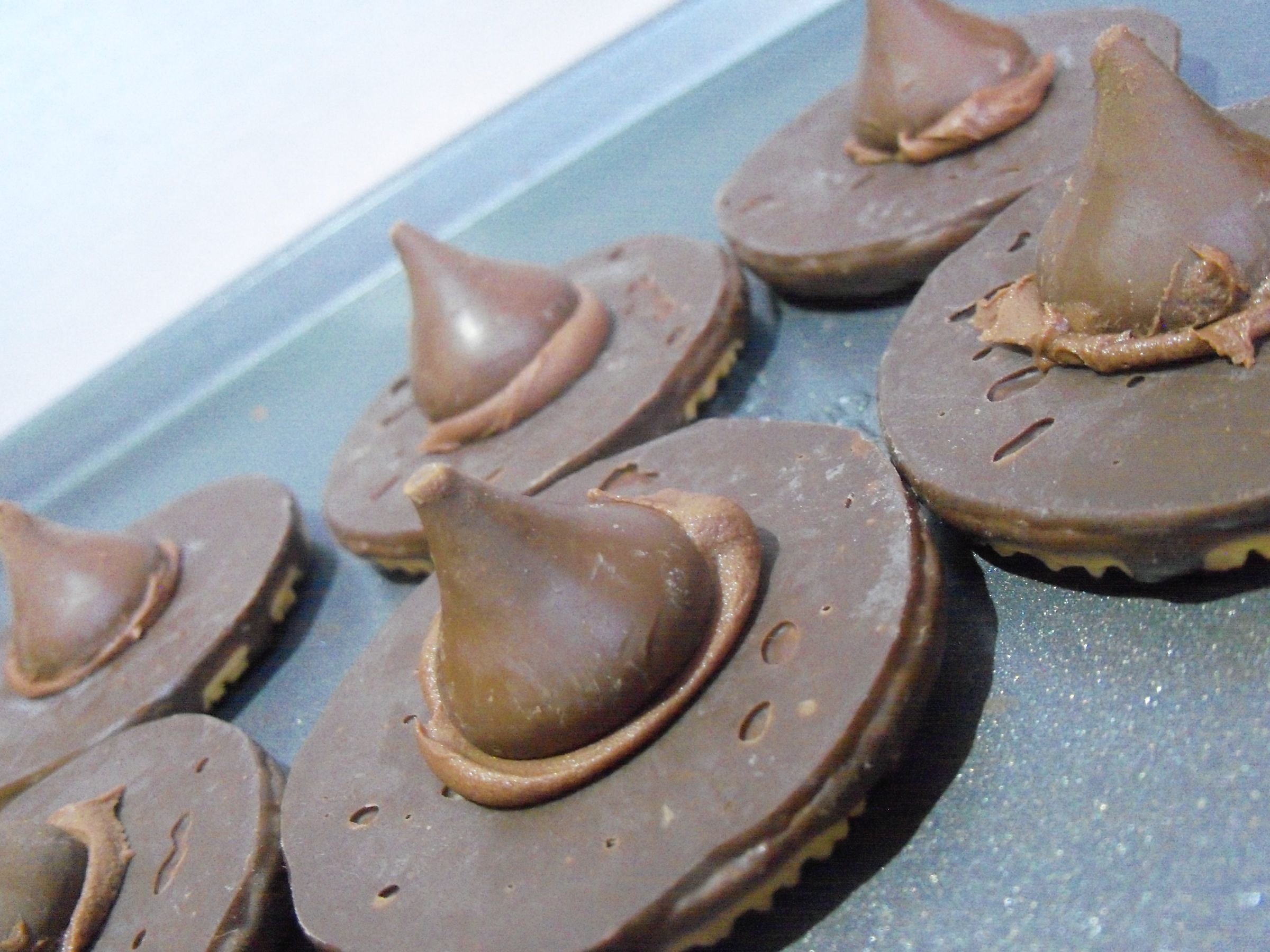 Edible Witch Hats : 3 Steps - Instructables
