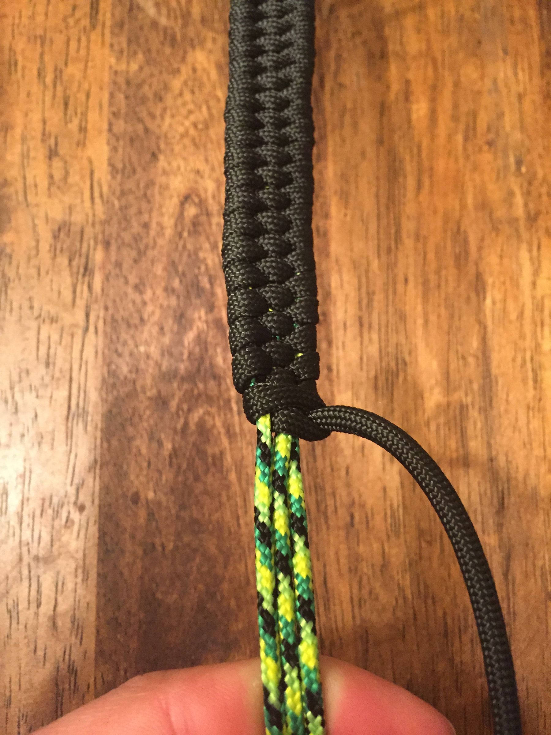 How to Make a Paracord "David's Sling" : 8 Steps (with Pictures) - Instructables