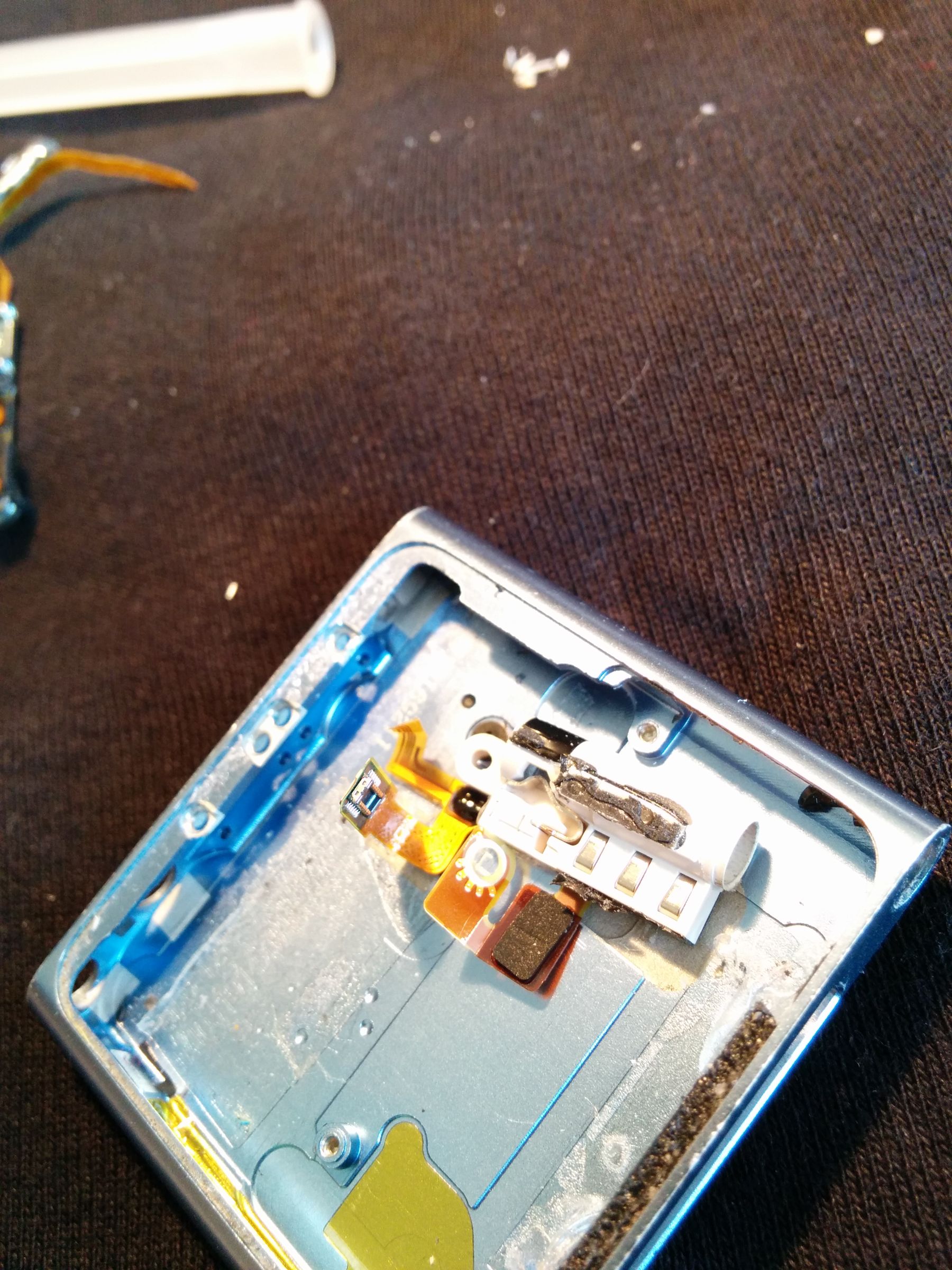 Ipod Nano 6th Gen Headphone, Power and Volume Assembly Repair : 8 Steps ...