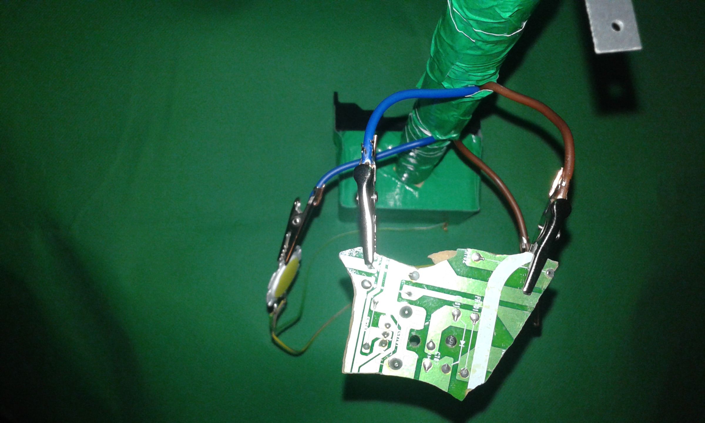 How to Make Helping Hands for Soldering Cheap : 4 Steps - Instructables