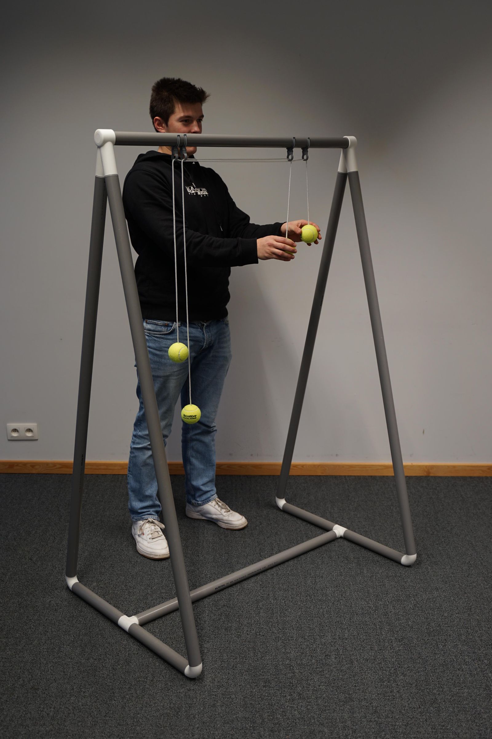 D4E1 Juggle Trestle : 5 Steps - Instructables