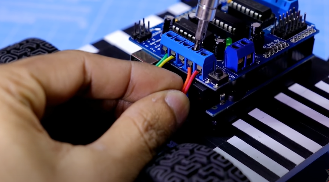 Human Following Robot Using Arduino Uno Below 20$ : 9 Steps - Instructables