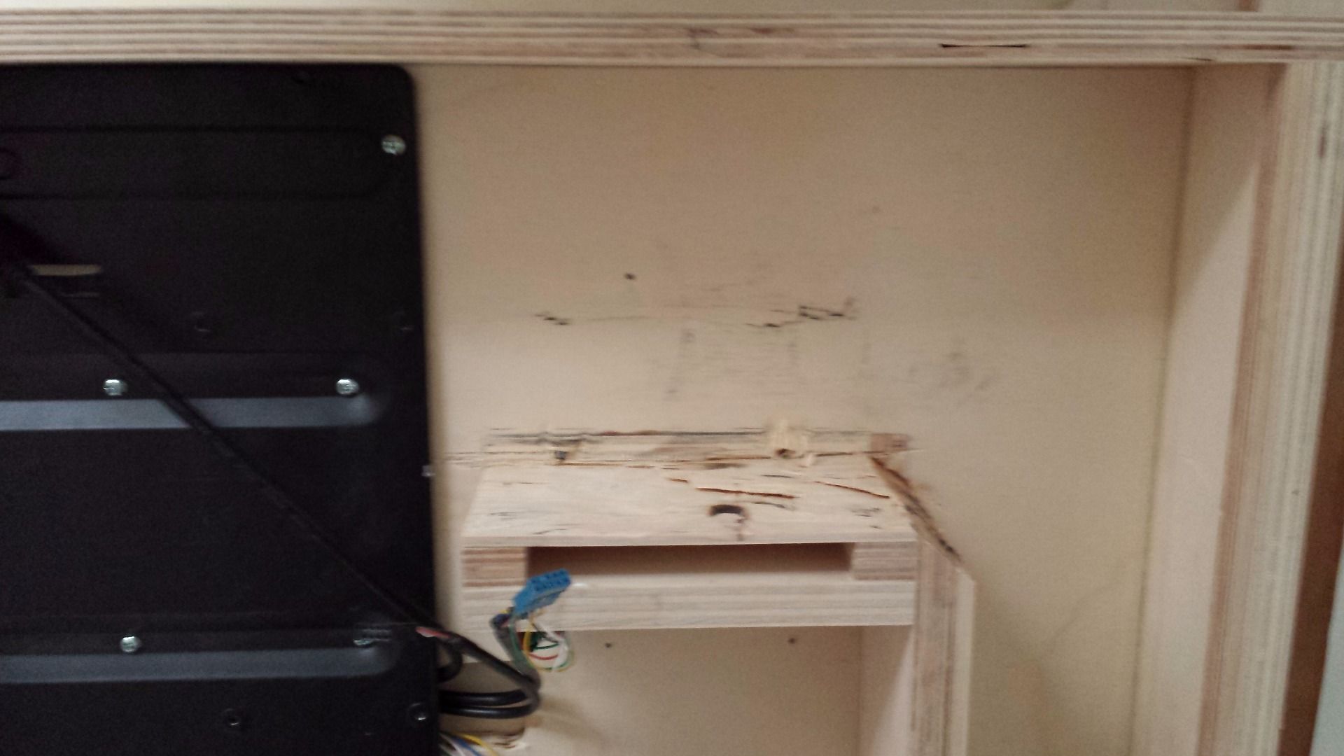 Deskdown, a Hidden Computer : 8 Steps - Instructables