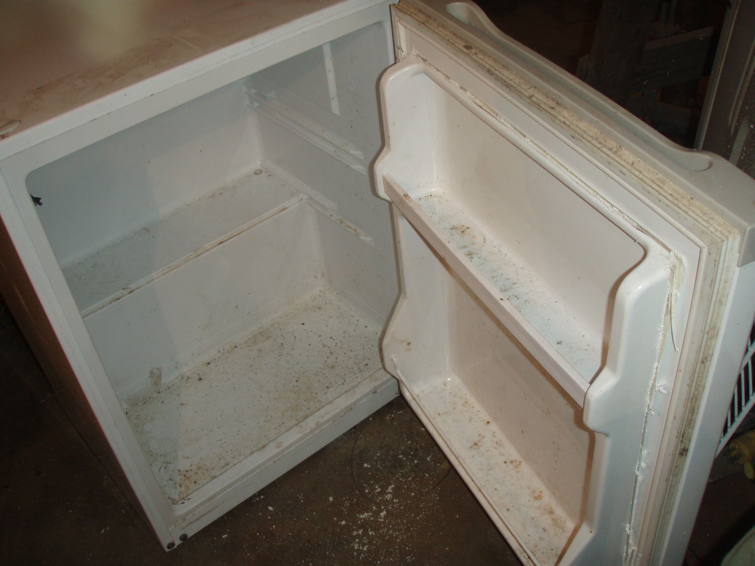 Make a Dehydrator From a Dorm Fridge : 5 Steps (with Pictures ...