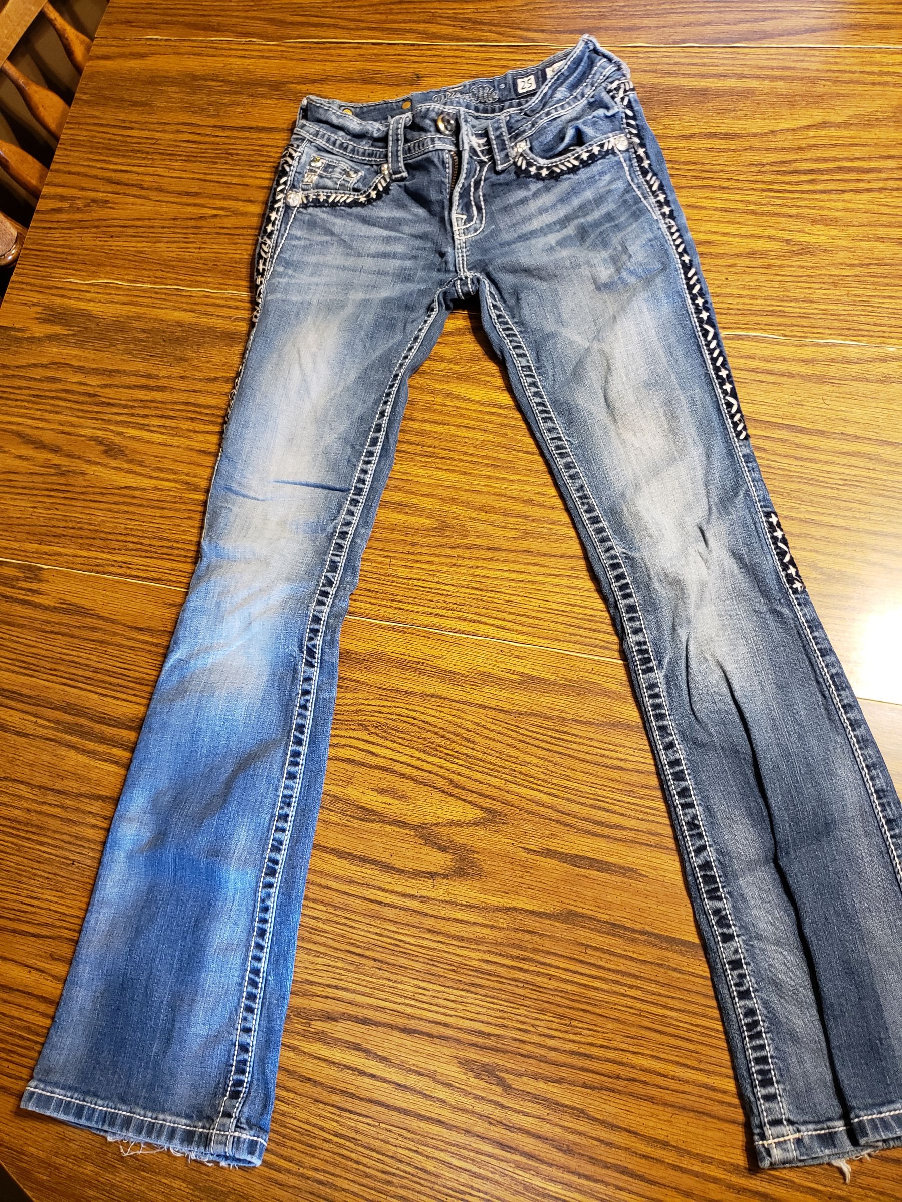How to Fold Jeans in Retail : 7 Steps - Instructables
