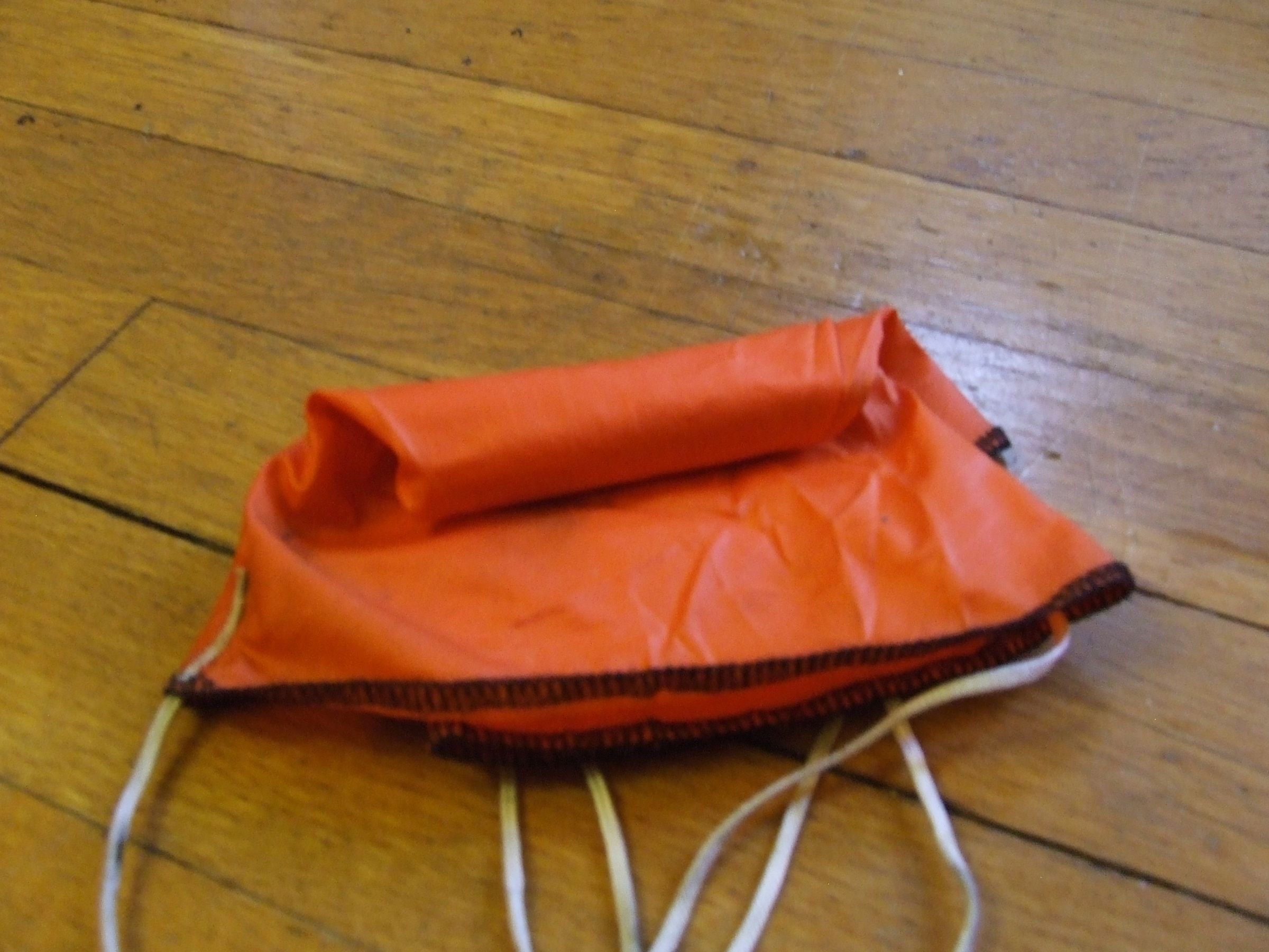 Paracute Folding Tutorial for Small Cloth Chutes : 6 Steps - Instructables