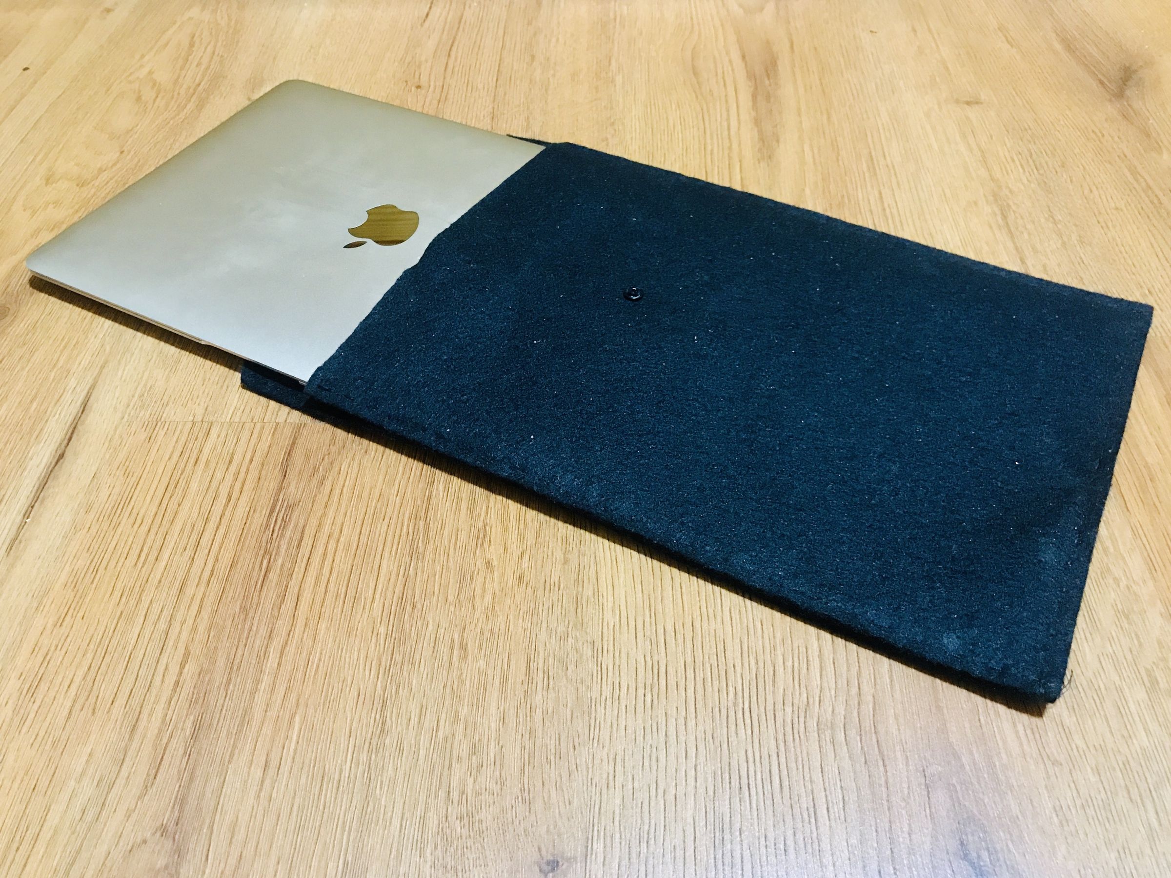 Thin Laptop Sleeve : 4 Steps - Instructables