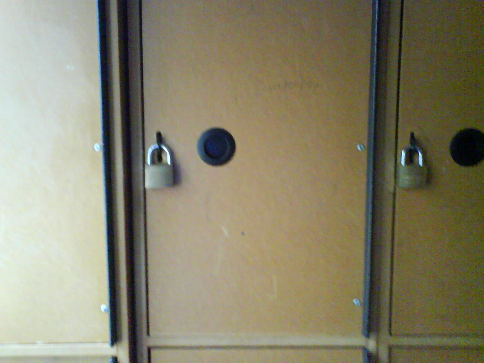 'Let Me Out!' - Phone in Locker Prank : 4 Steps - Instructables