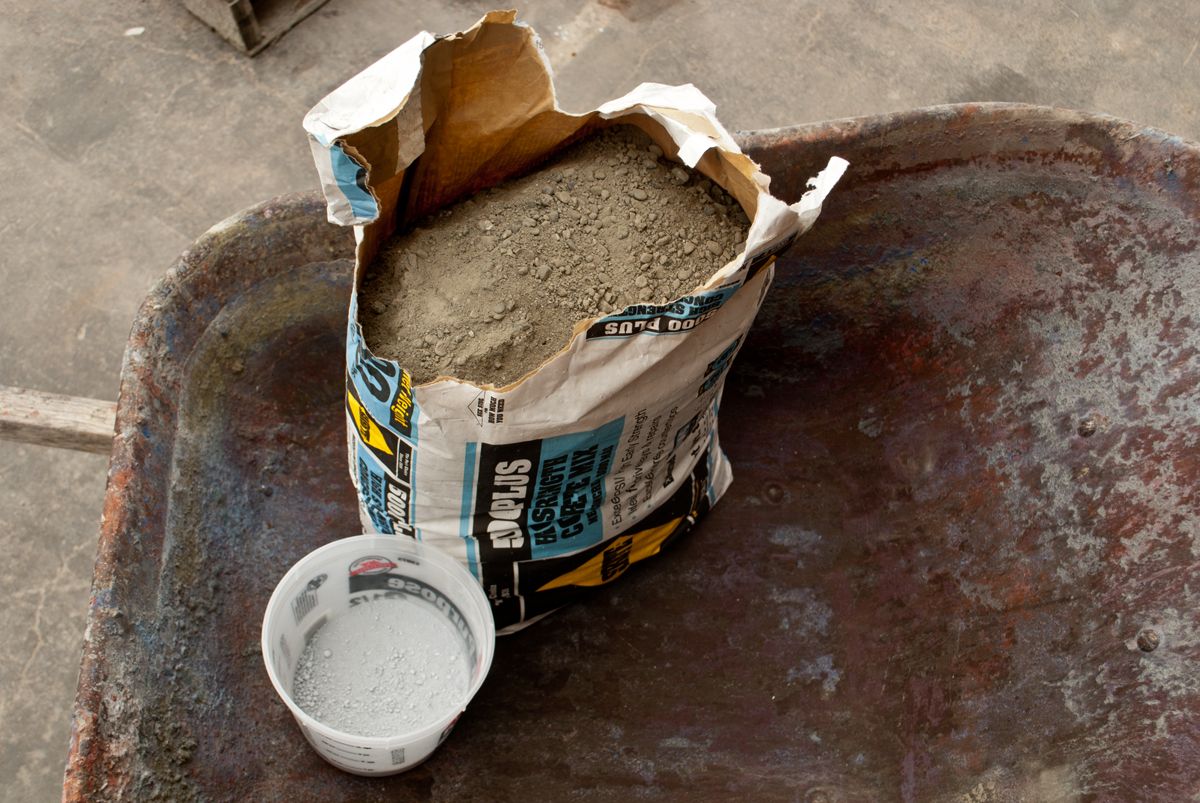 DIY CONCRETE:: How-To-Mix Concrete : 5 Steps - Instructables