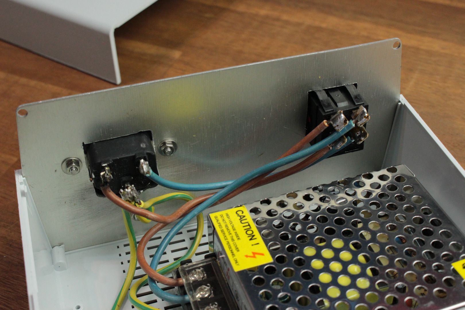 Build Your Own Variable Lab Bench Power Supply : 4 Steps (with Pictures) - Instructables