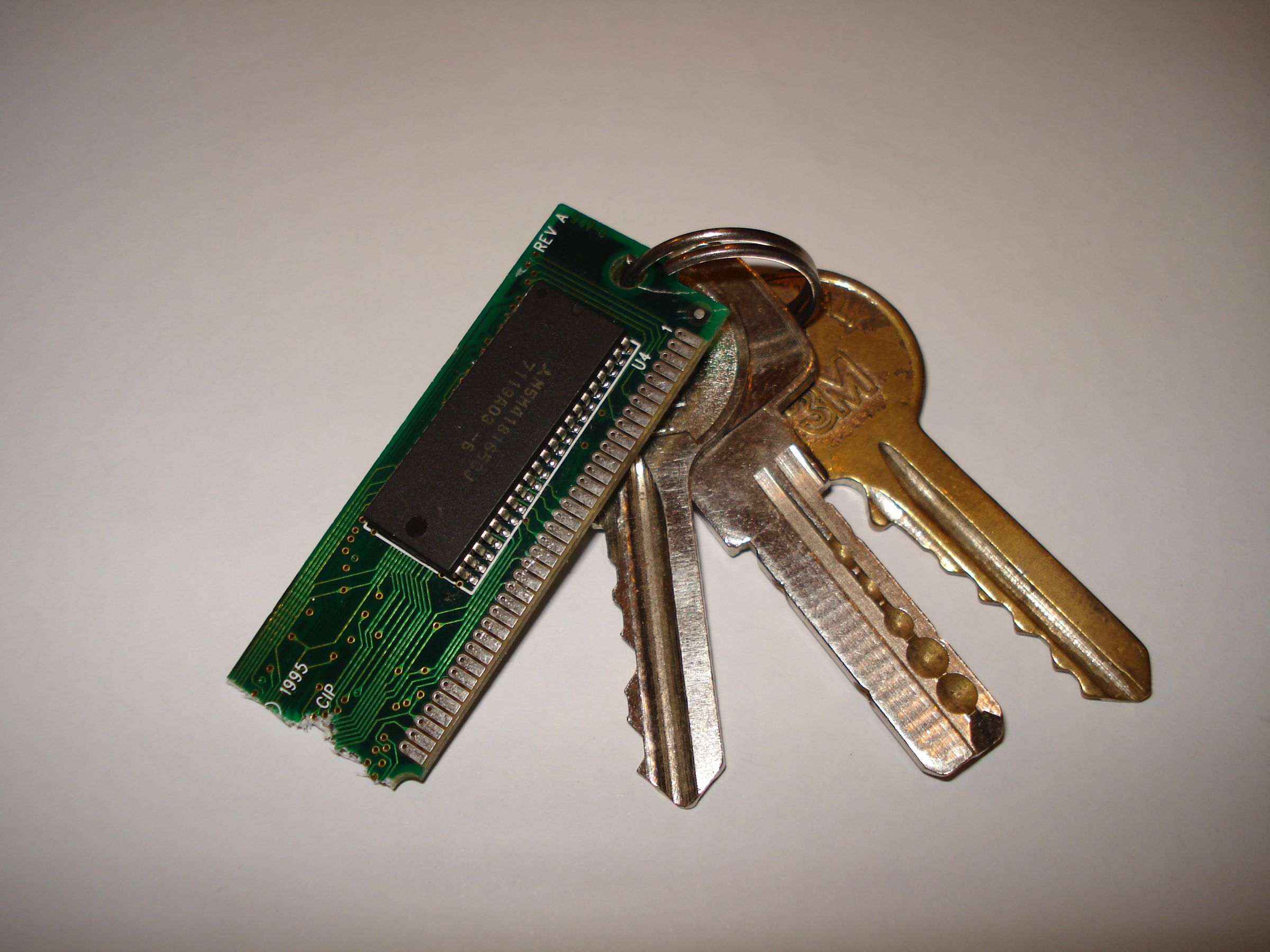 Fancy Keychain From an Obsolete PC RAM - Instructables