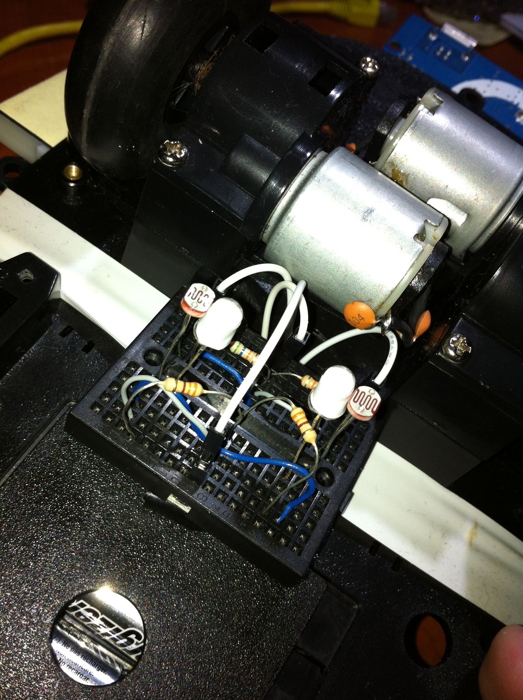 [Arduino] Linefollower With Photoresistors : 5 Steps - Instructables