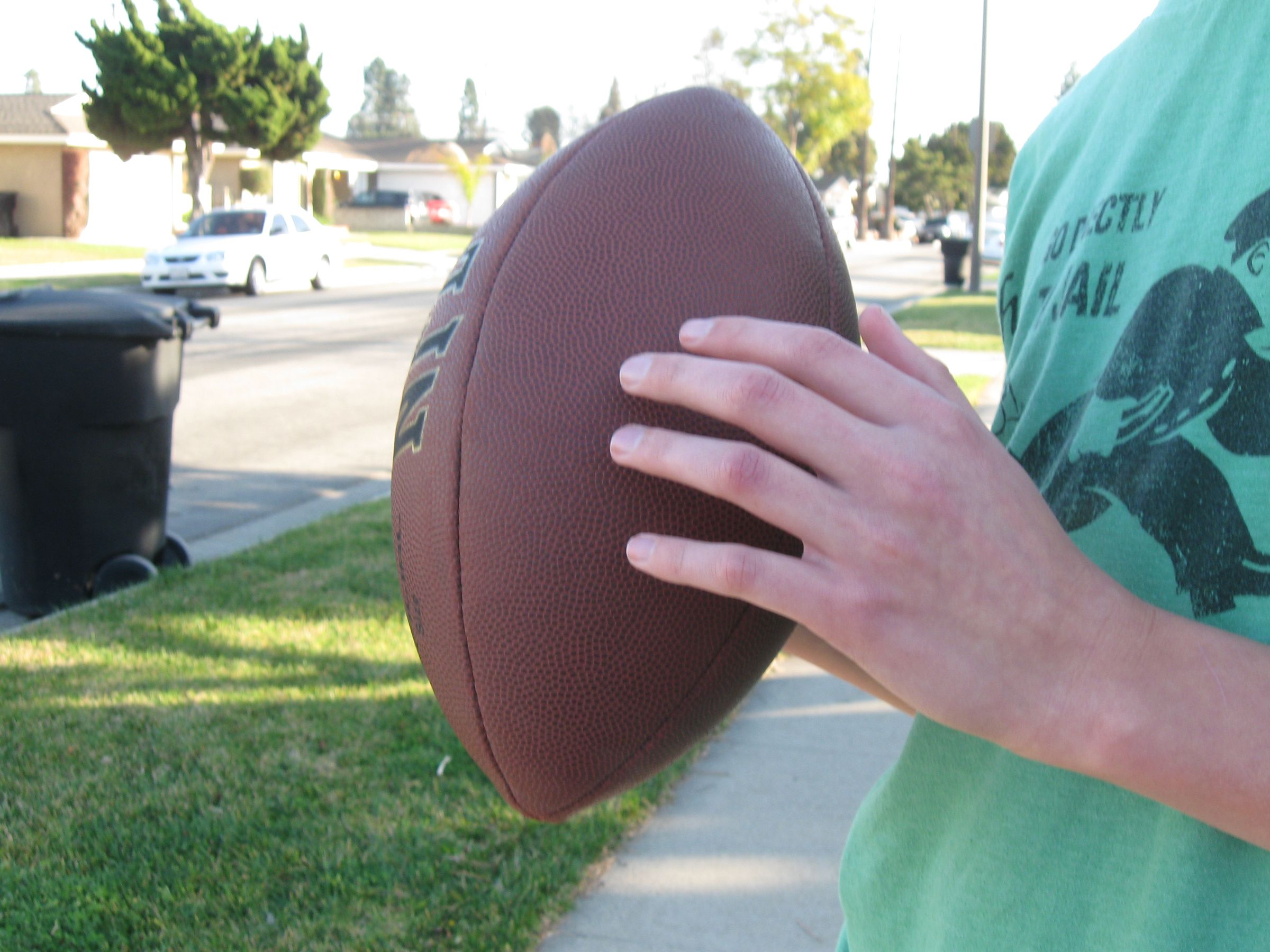 How to Throw a Football : 5 Steps (with Pictures) - Instructables