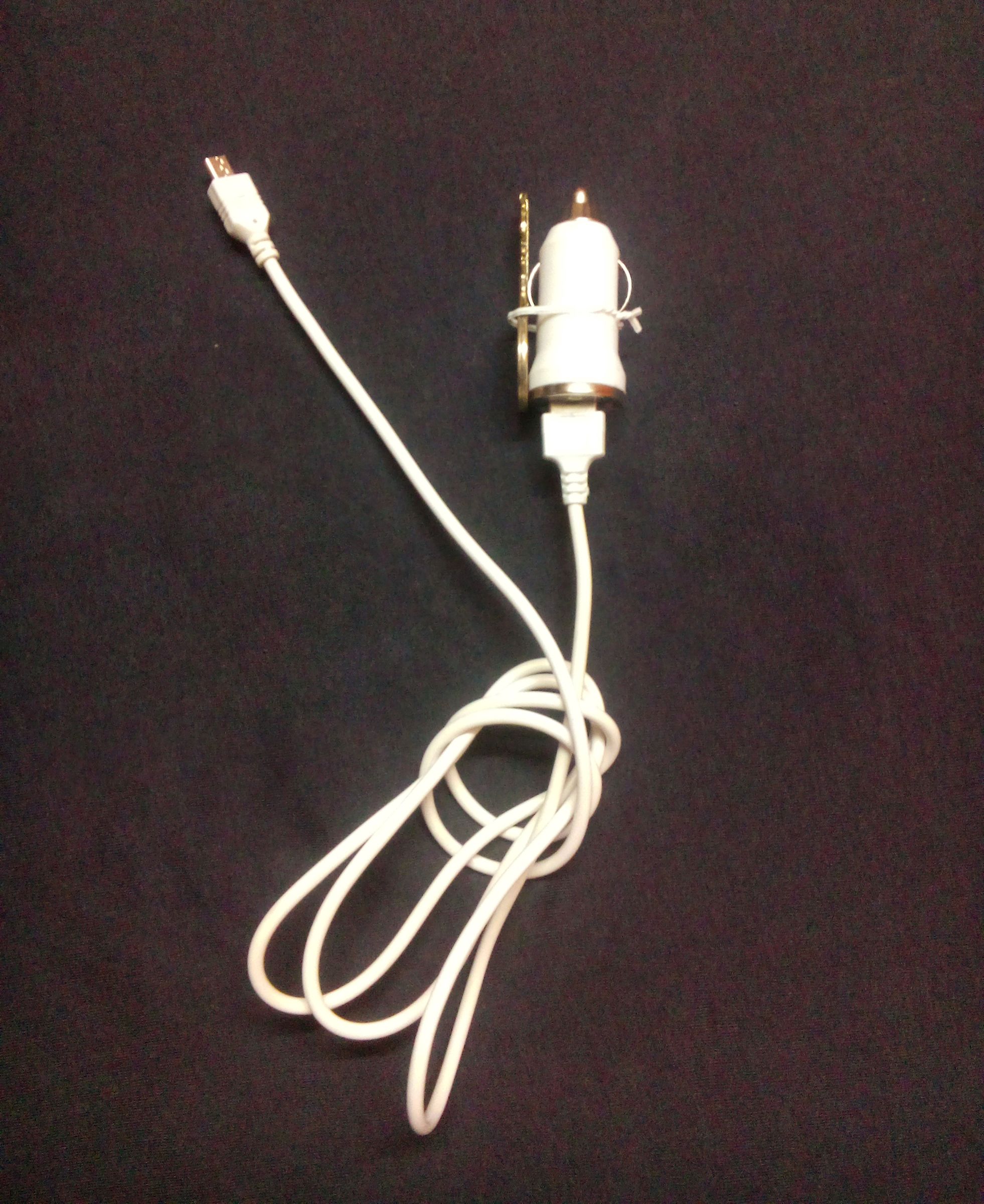 EMERGENCY PHONE CHARGING HACK : 11 Steps (with Pictures) - Instructables