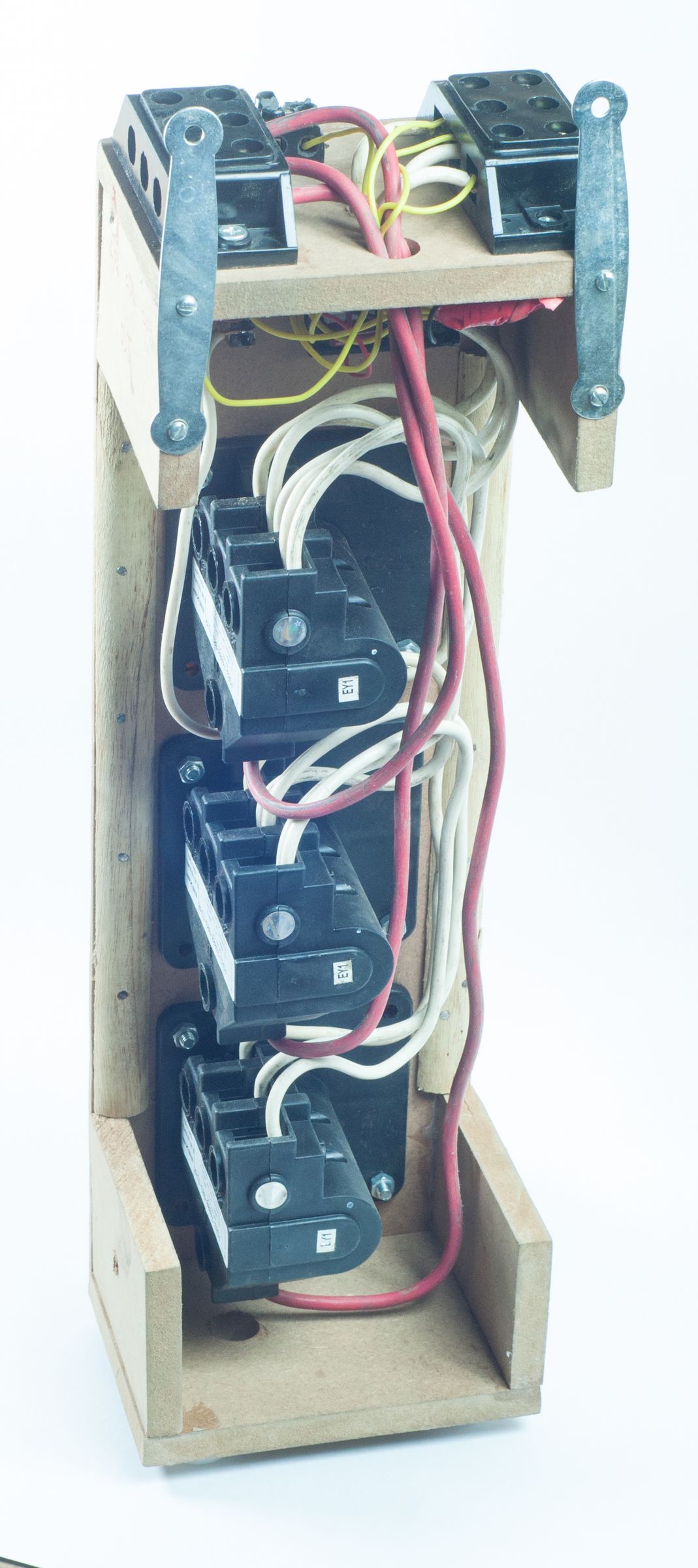 Manual Phase Changing Switch (63 Amp) : 4 Steps (with Pictures ...