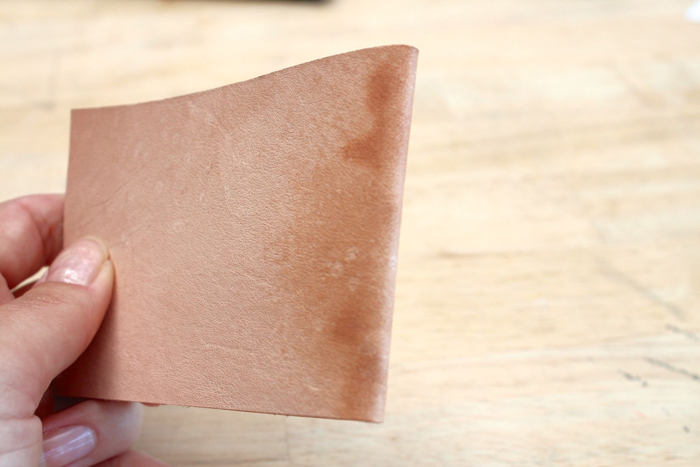 How to Make Folds in Leather : 5 Steps (with Pictures) - Instructables