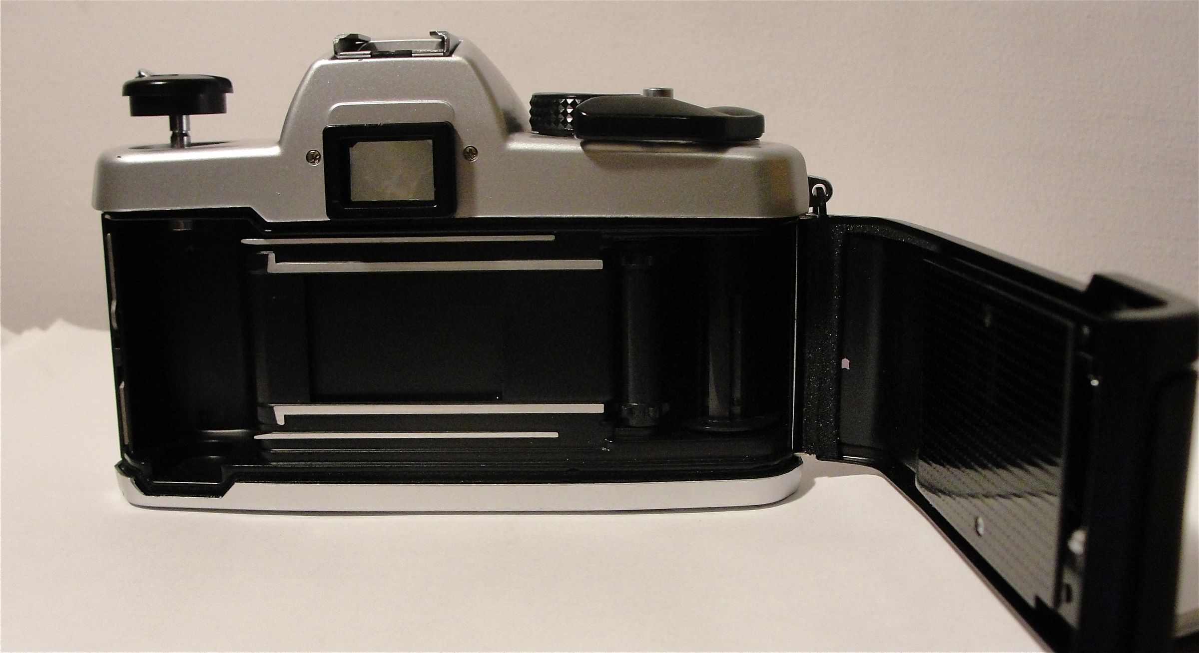 How to Load Film Into a 35mm Camera : 13 Steps (with Pictures ...