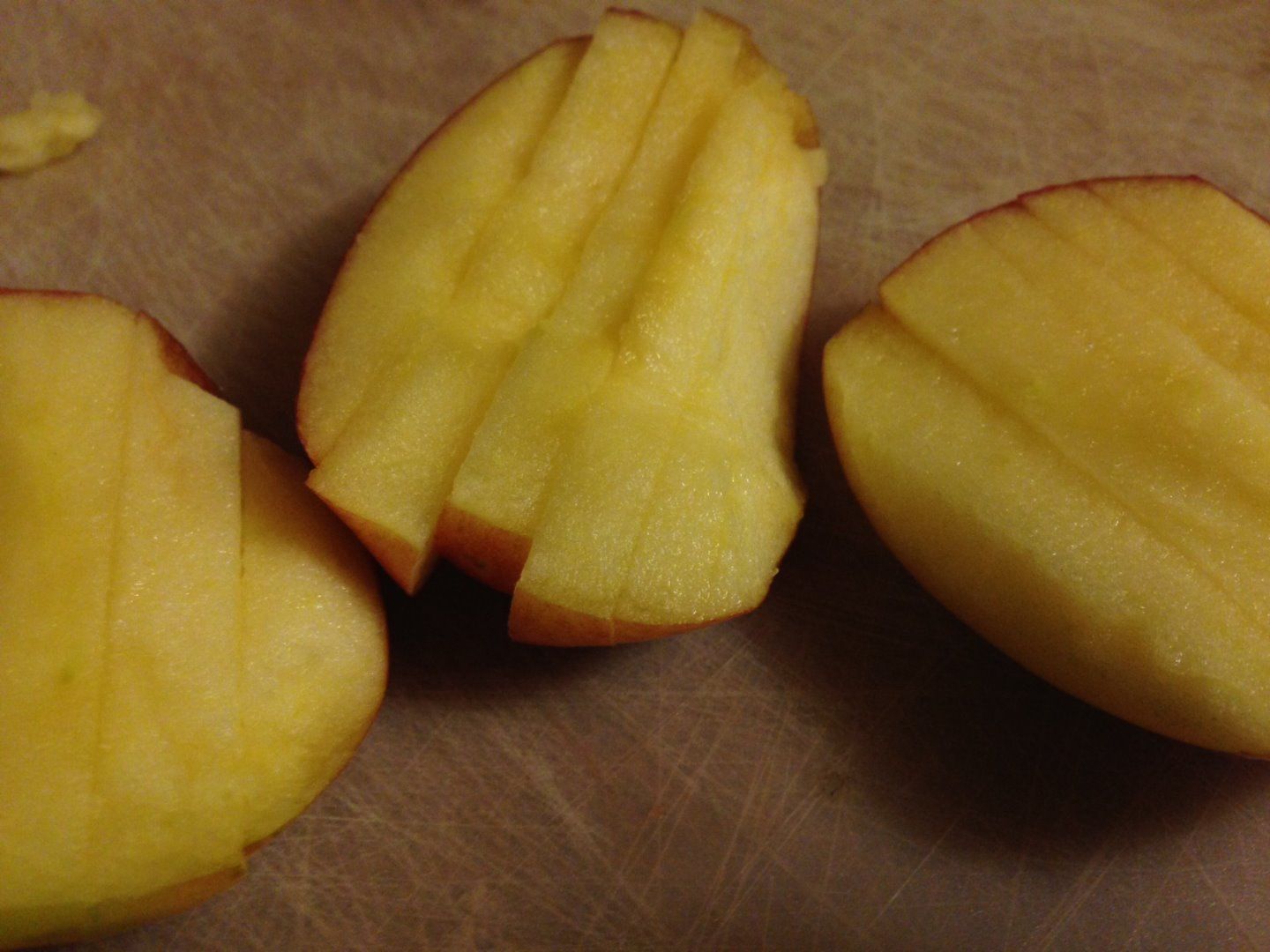 Split an Apple With One Finger! : 3 Steps - Instructables