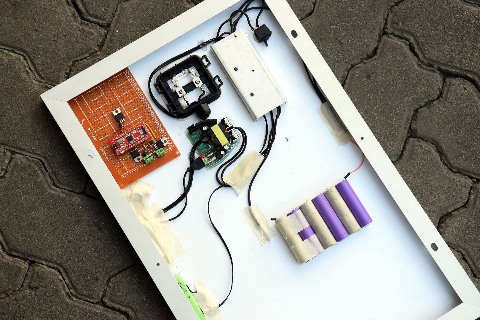 DIY Portable Solar Powerbank (w/ 110v Outlets & USB Ports) : 33 Steps ...