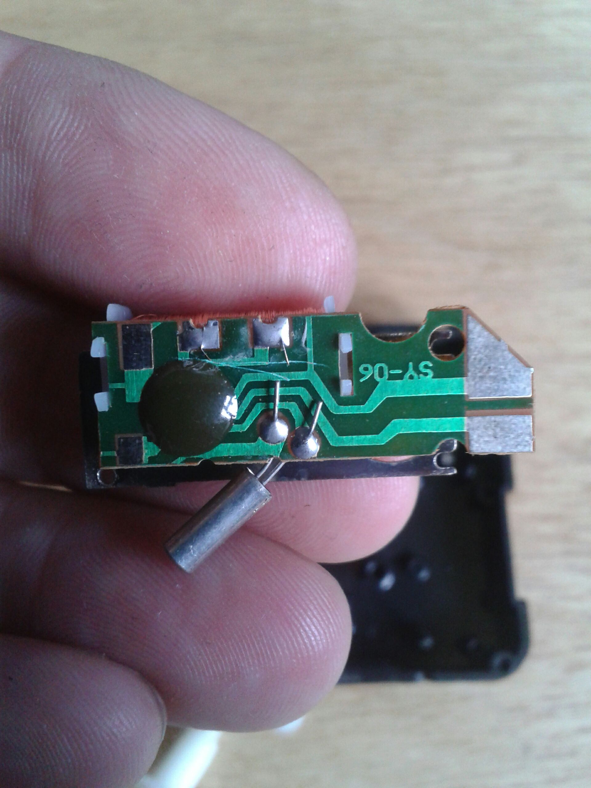 What's in a Quartz Clock : 9 Steps - Instructables