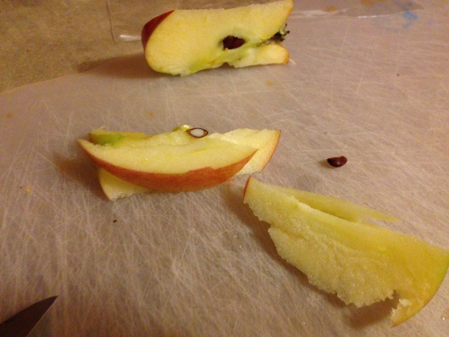Split an Apple With One Finger! : 3 Steps - Instructables