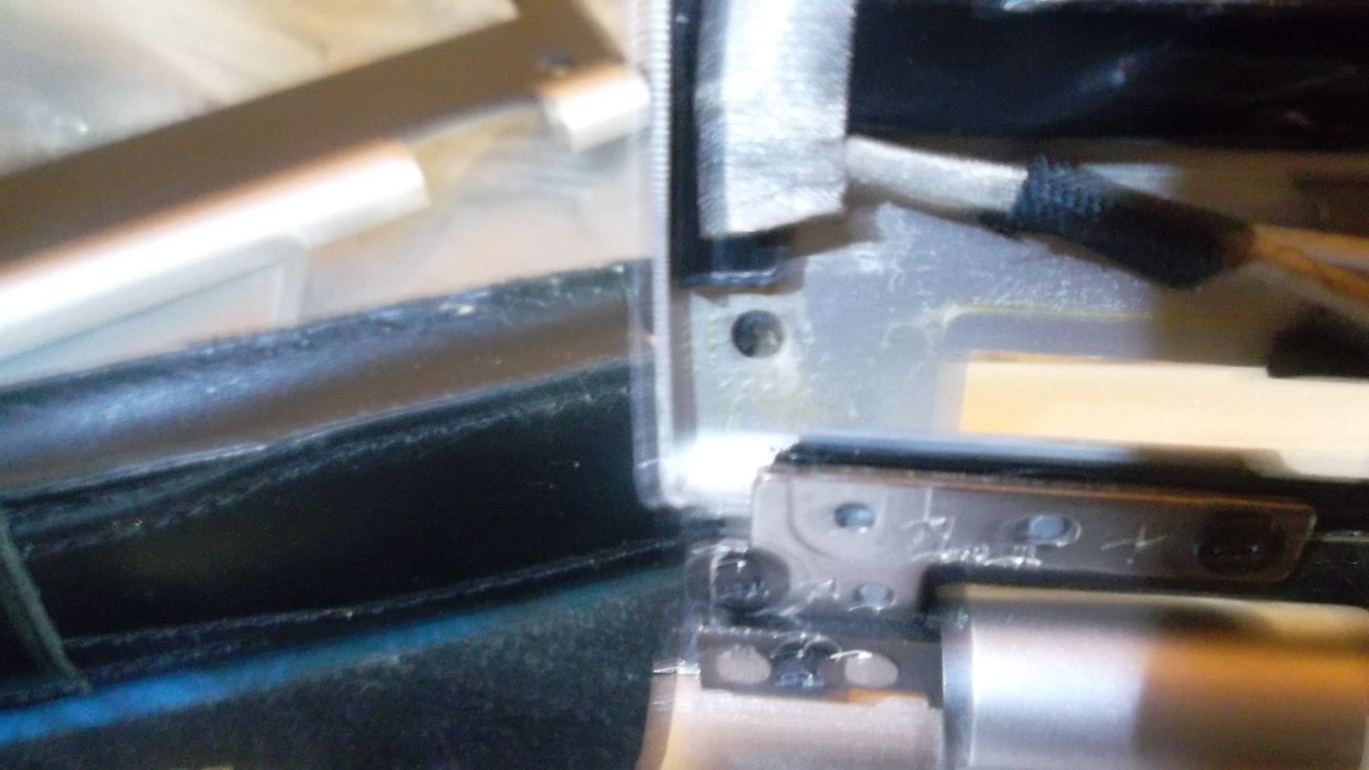 Repair Broken Hinges/case of Asus U46E-BAL5 Laptop : 8 Steps ...
