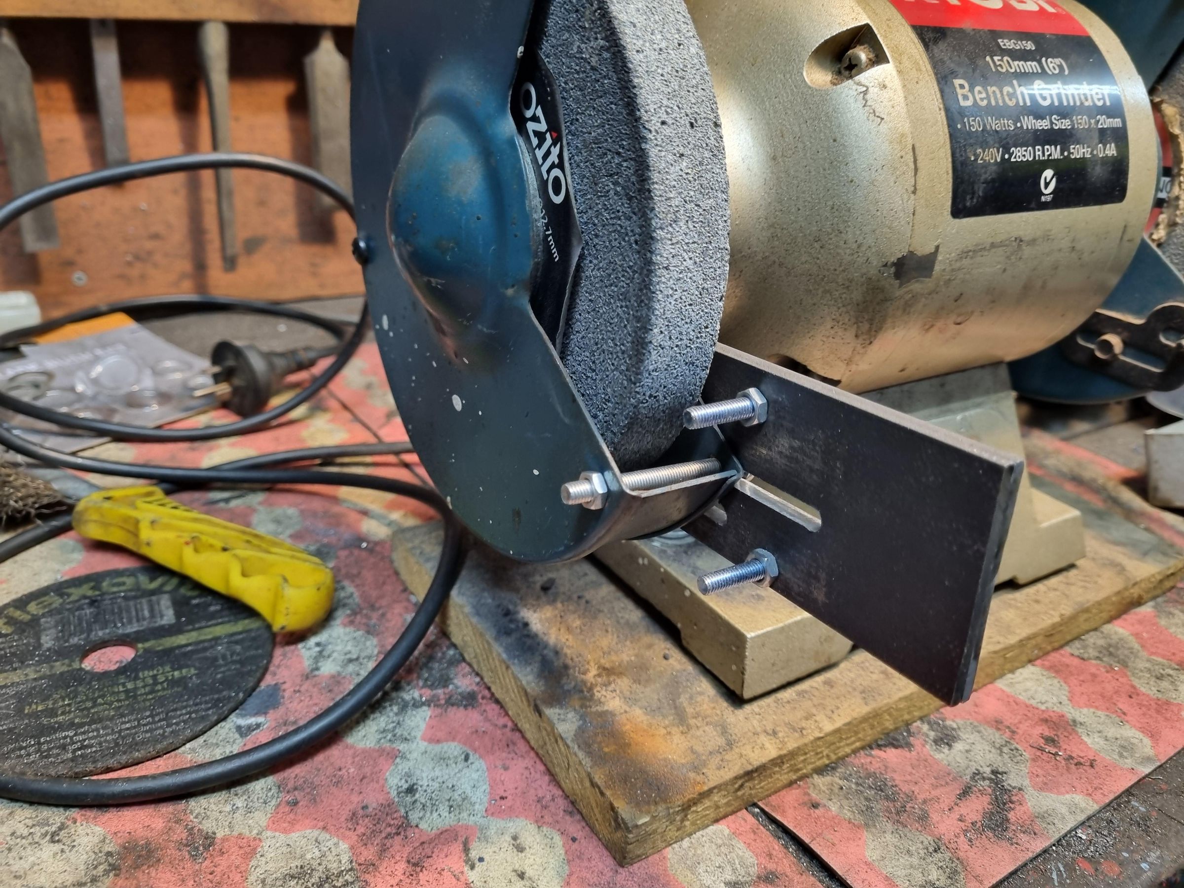 Scrap Metal Grinder Tool Rest : 7 Steps (with Pictures) - Instructables