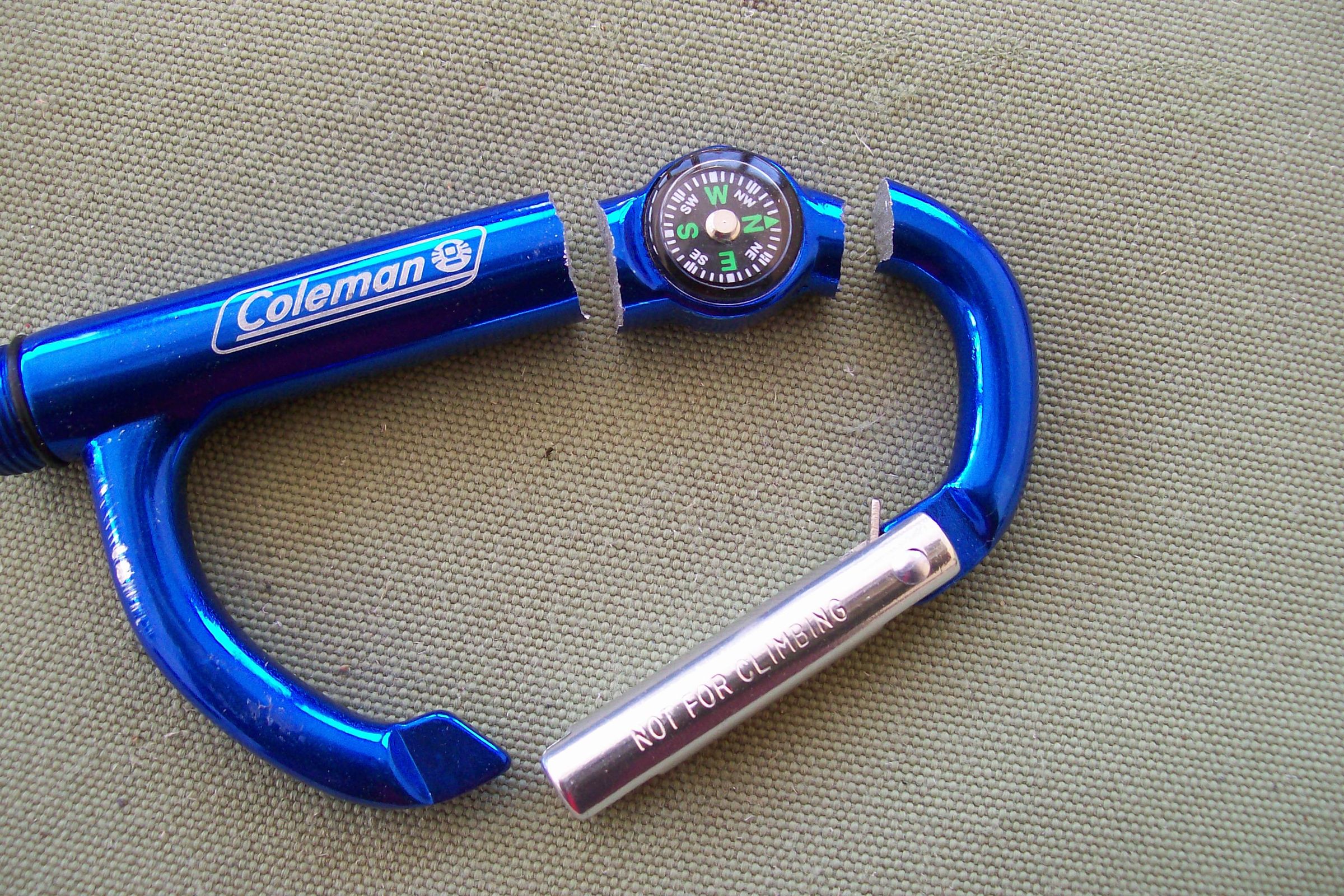 Attach a Compass to a Paracord Bracelet : 3 Steps - Instructables