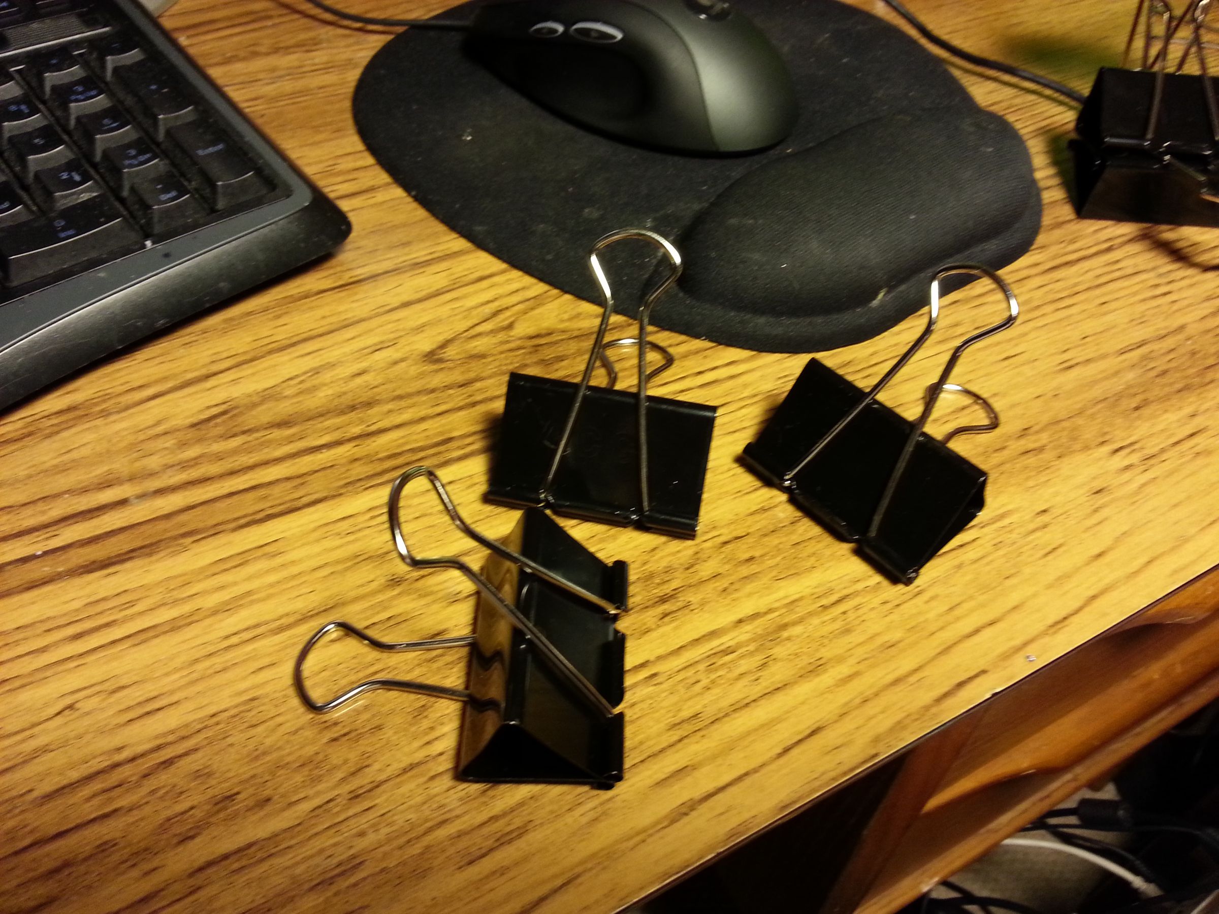 Binder Clip Phone Stand (w/Charger) : 7 Steps - Instructables