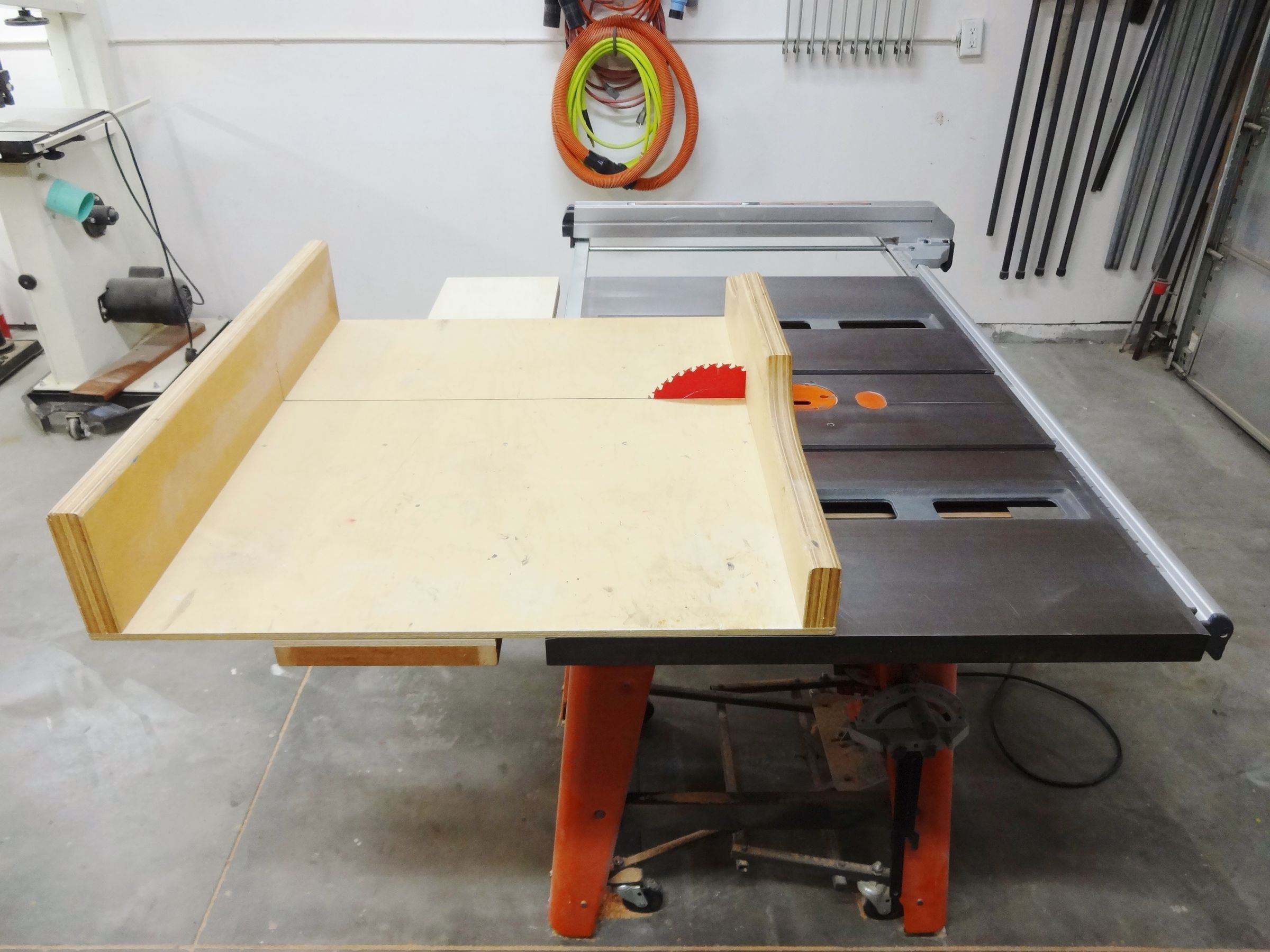 Height-Adjustable Outfeed Worktable : 11 Steps (with Pictures ...