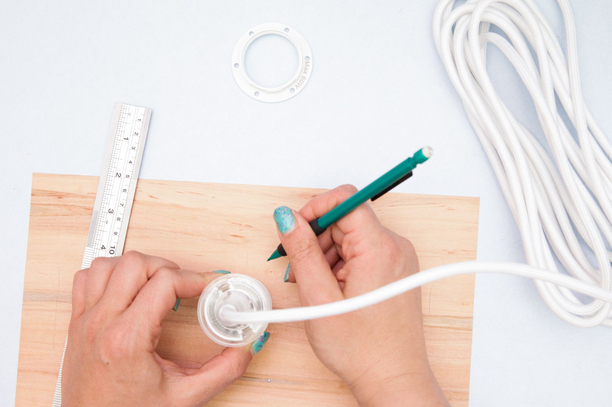 Pendant Lamp From Embroidery Hoops : 3 Steps (with Pictures ...