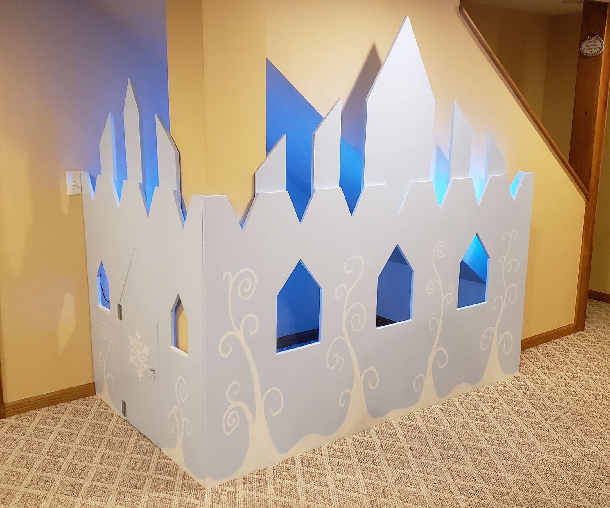 Under-the-Stairs Elsa Ice Castle : 13 Steps (with Pictures) - Instructables