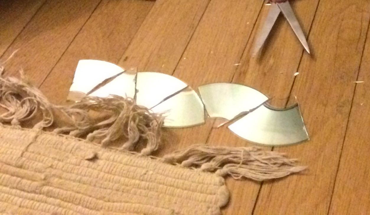 BROKEN CD ART FRAME : 7 Steps - Instructables