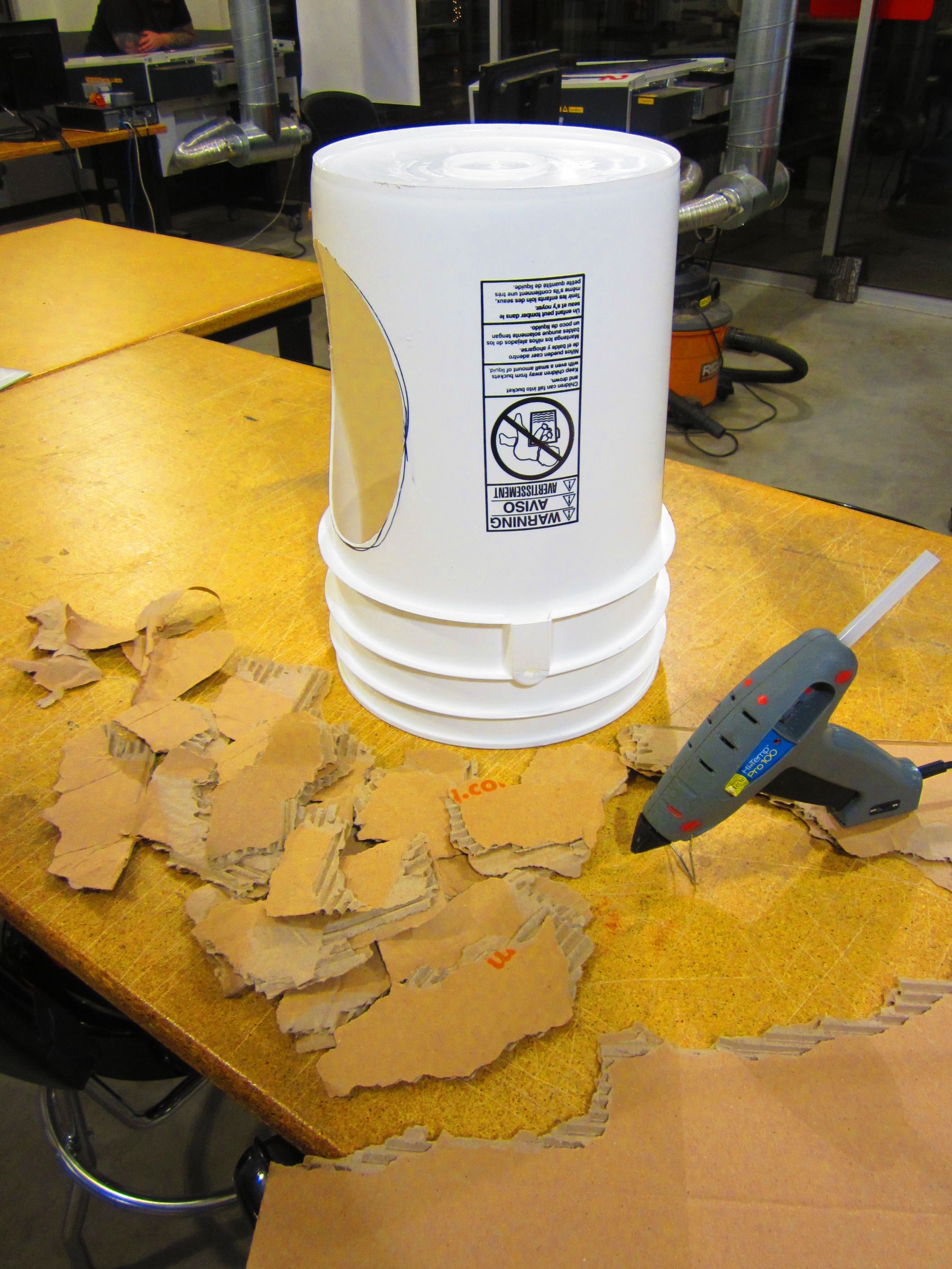 Thrifty Bucket Tree Stump : 6 Steps (with Pictures) - Instructables