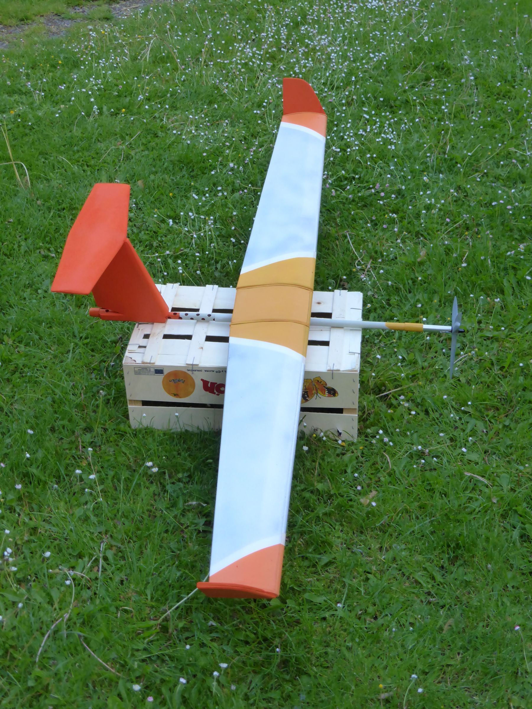 Rubber Band Airplane : 5 Steps (with Pictures) - Instructables