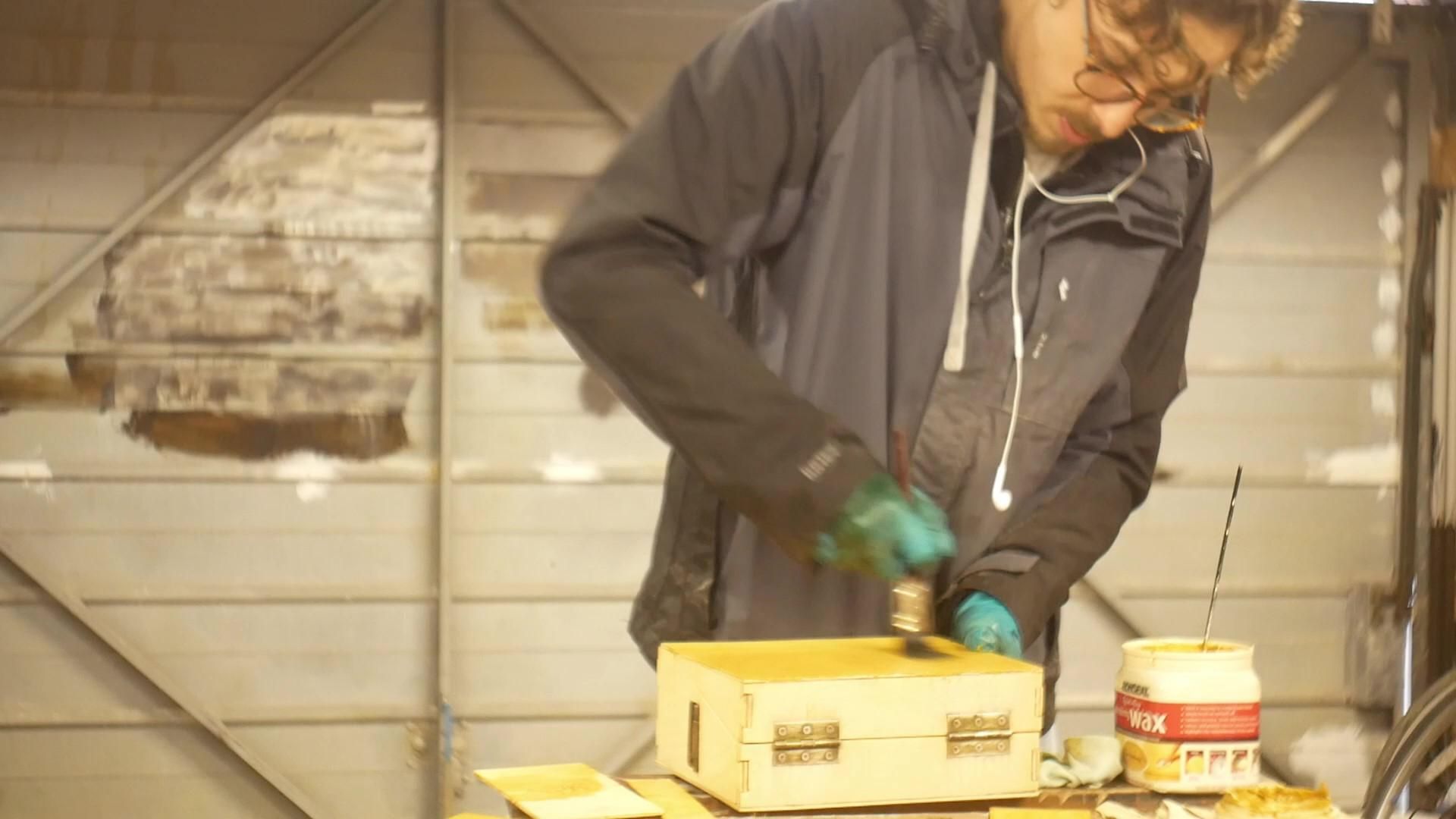 Camera Display Box With Integrated Charger and Reader : 9 Steps (with ...