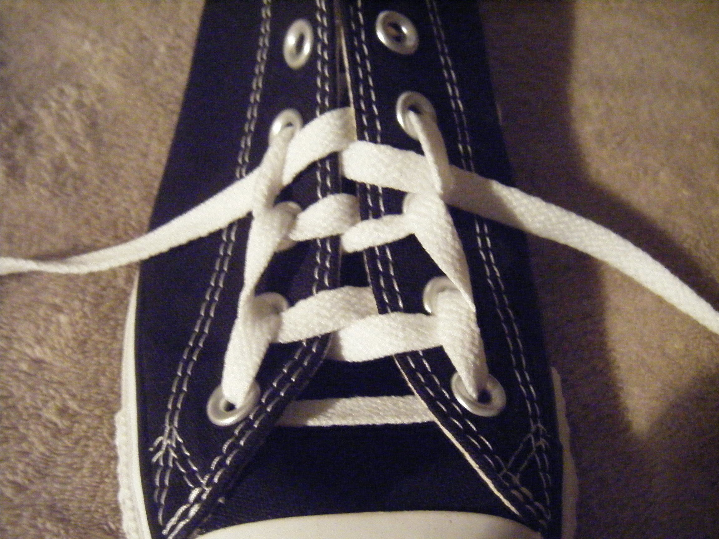 How to Ladder Lace Your Shoes : 7 Steps - Instructables