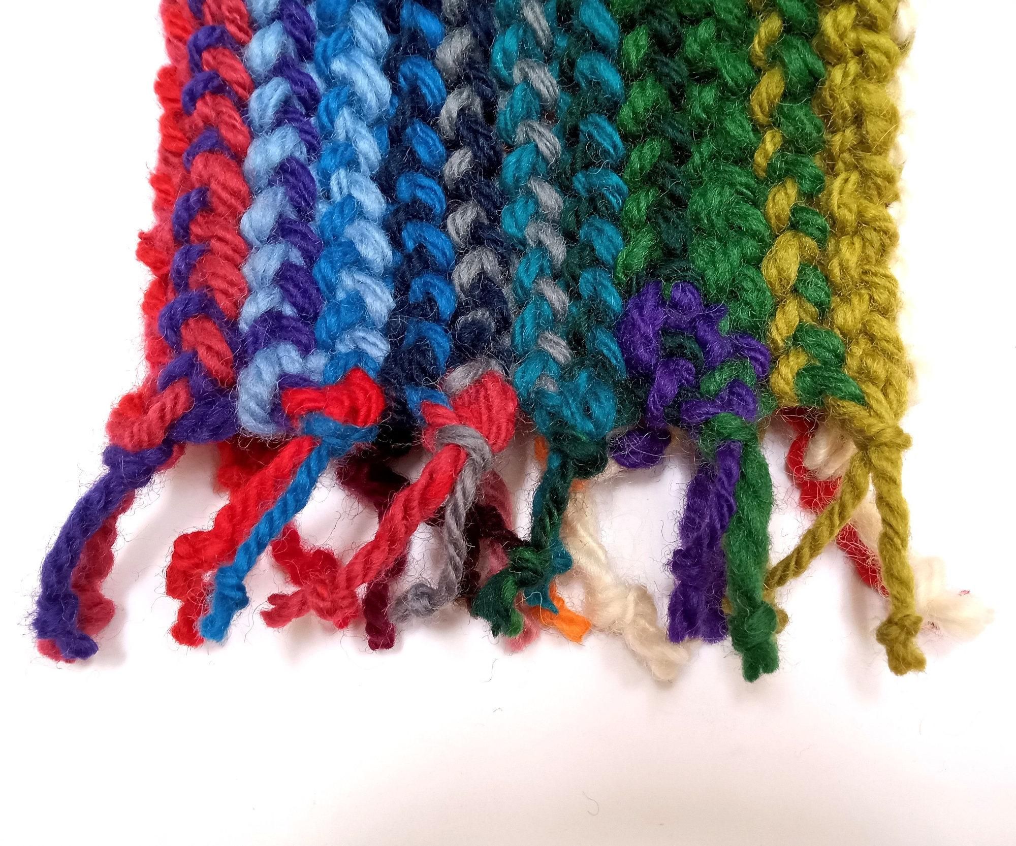 Warp Knitting on a Round Knitting Loom : 10 Steps (with Pictures ...