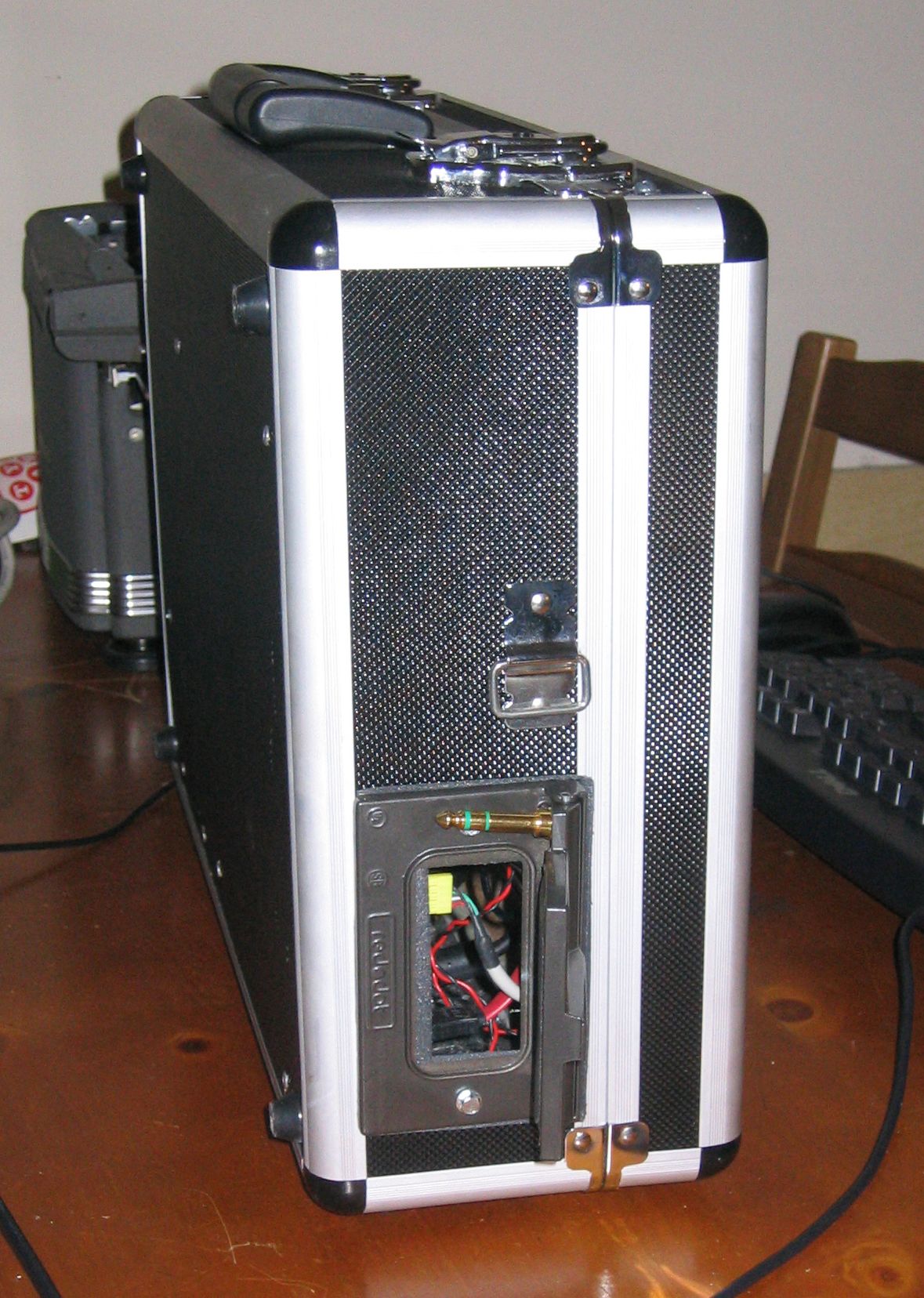 (Suit)case Mod : 4 Steps - Instructables