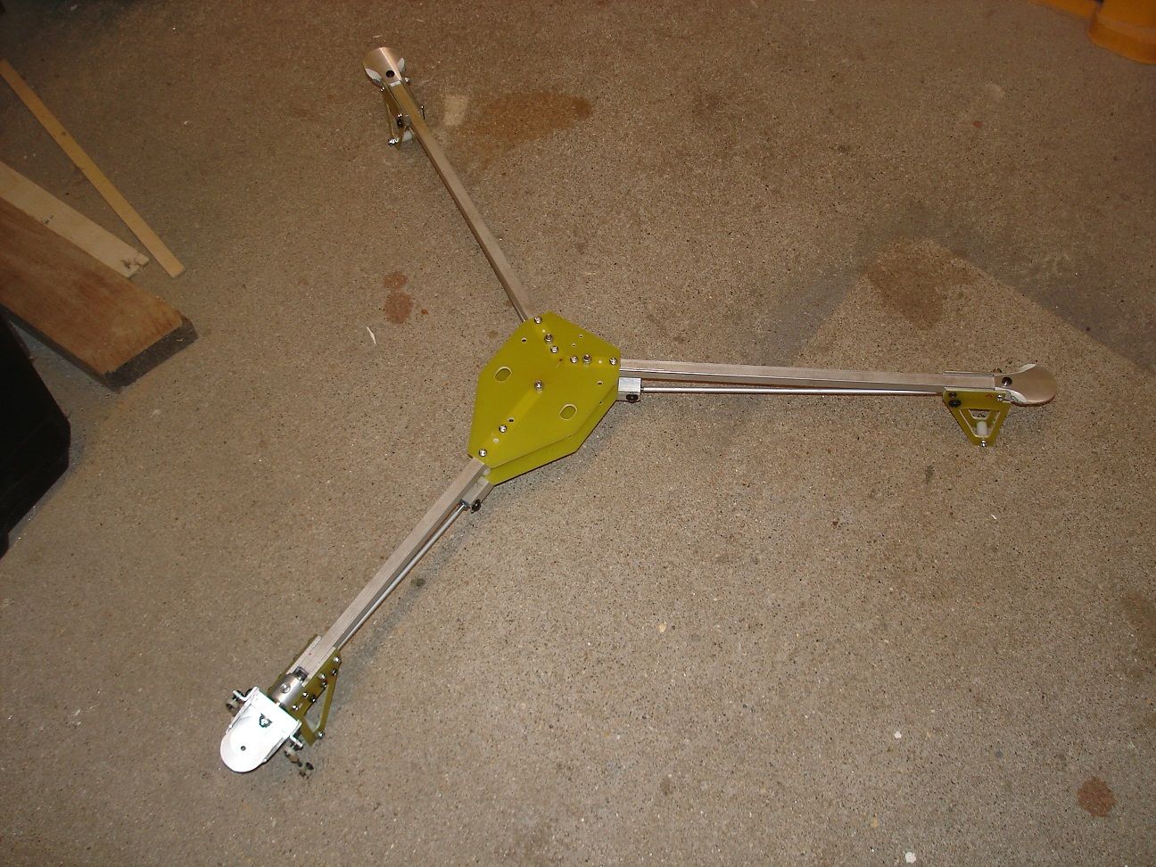 Tricopter Frame Build : 7 Steps - Instructables