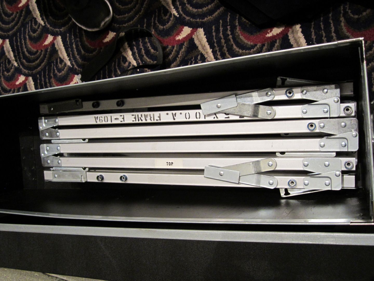 Set Up a Fastfold Projection Screen : 9 Steps - Instructables