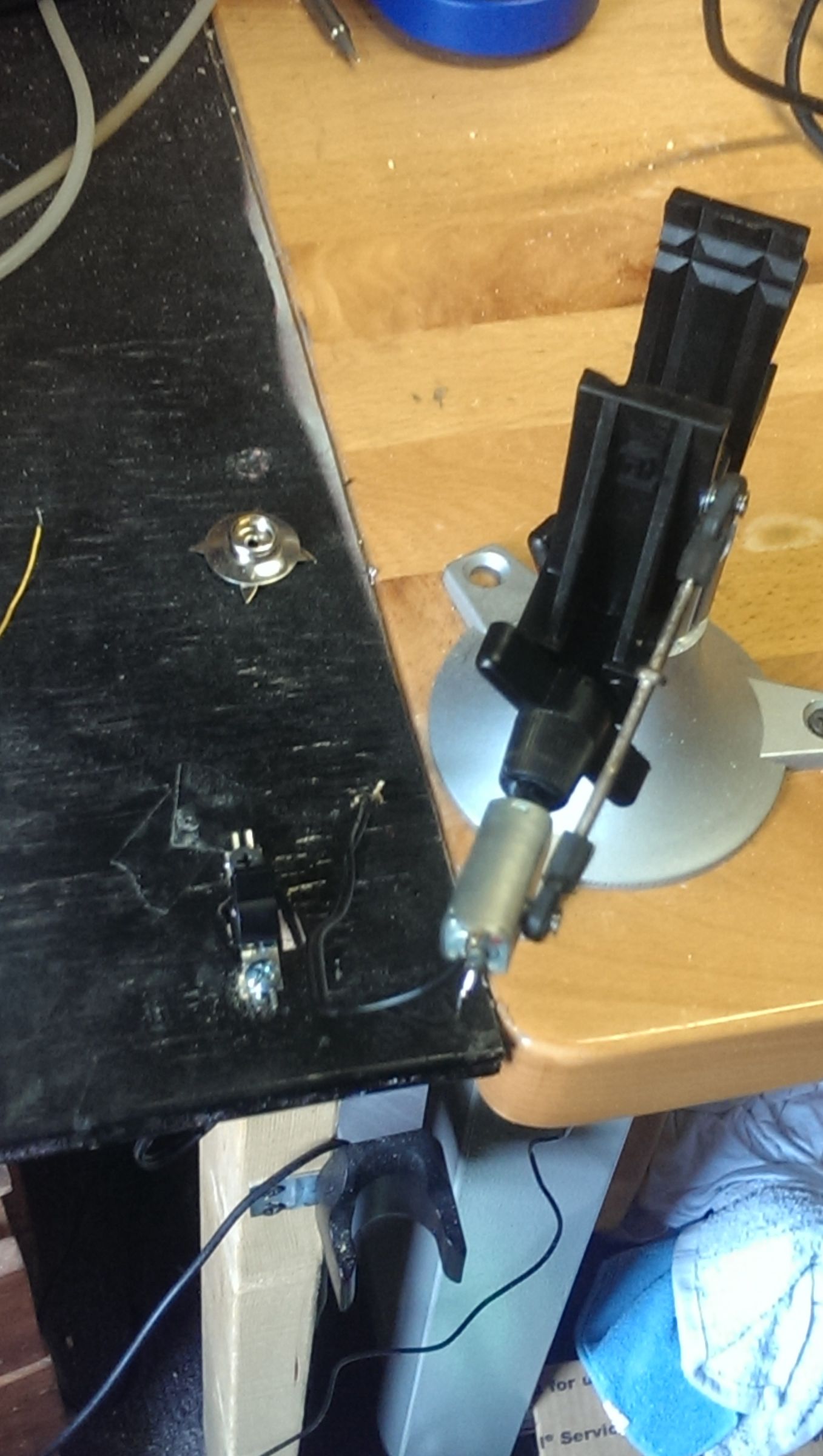 Electric Vise (UPDATE ON OFF ON SWITCH) : 6 Steps - Instructables