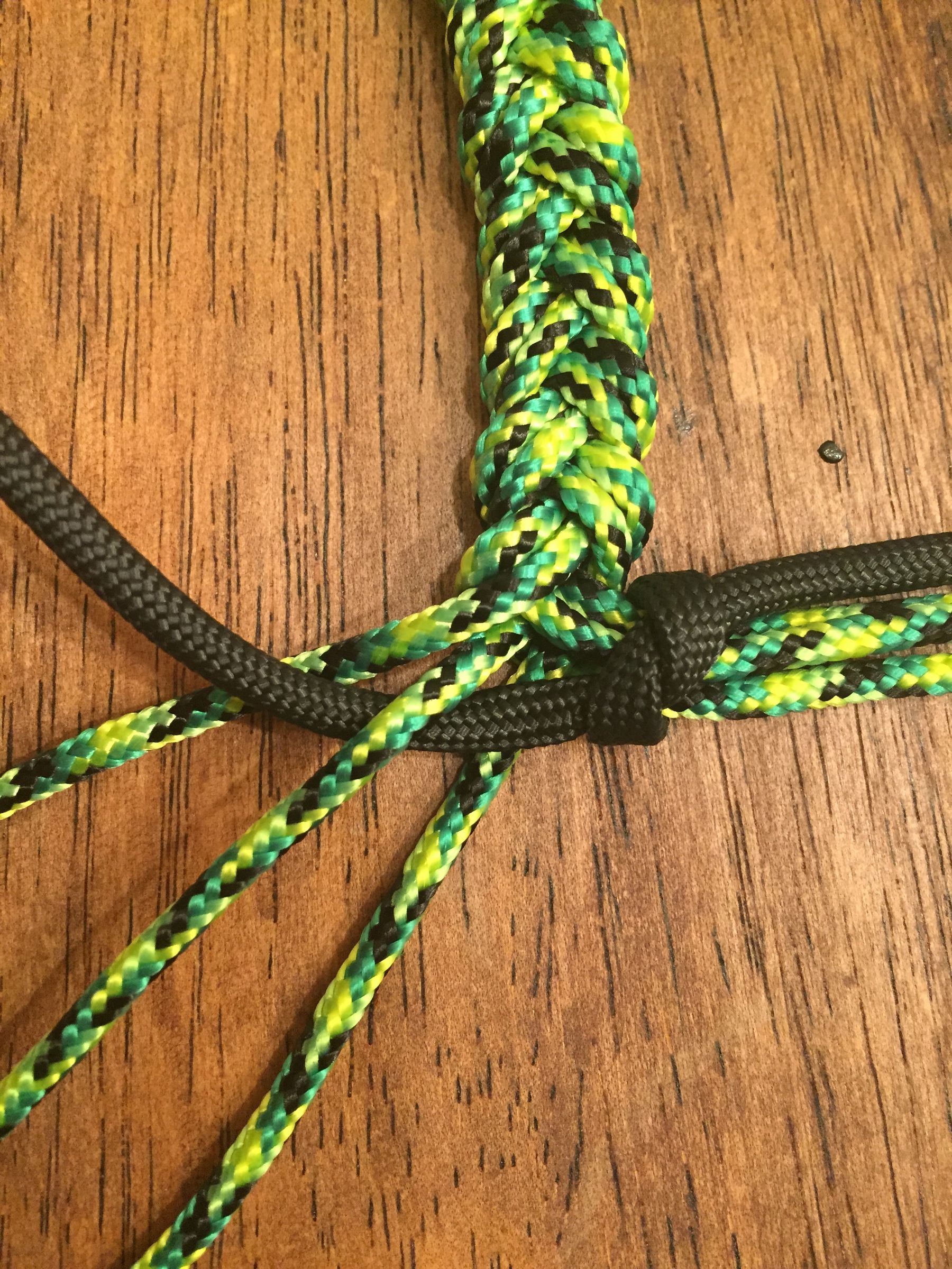How to Make a Paracord "David's Sling" : 8 Steps (with Pictures ...