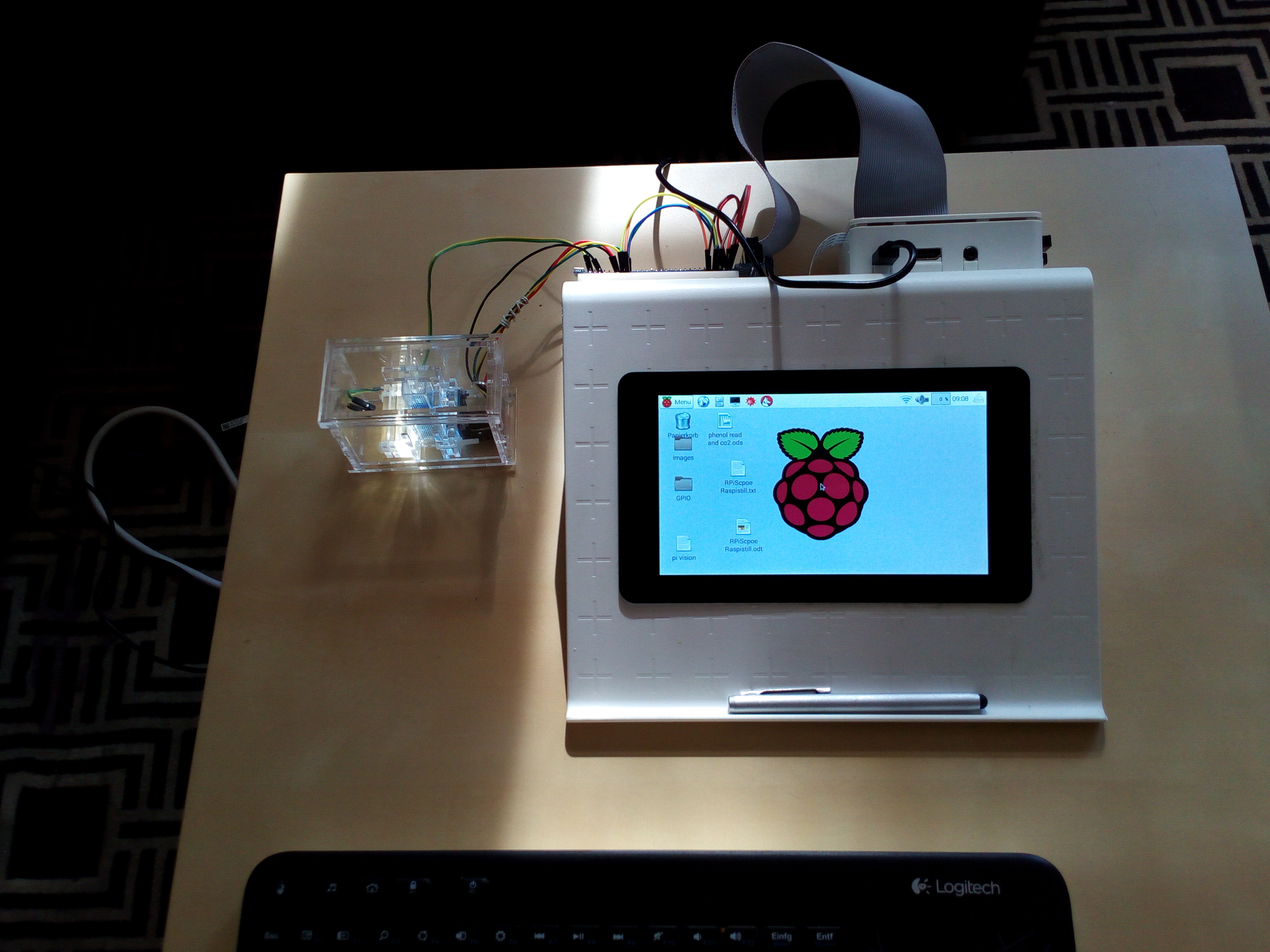 A Raspberry Pi & RPi Touch Screen Workstation - Instructables