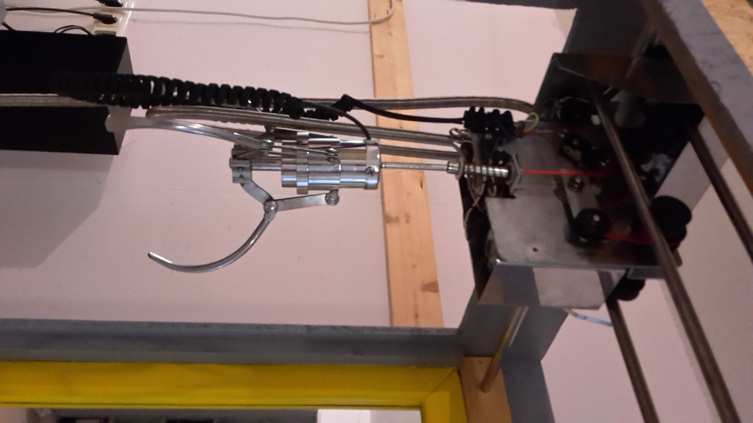 AWESOME HOMEMADE CLAW MACHINE : 5 Steps - Instructables