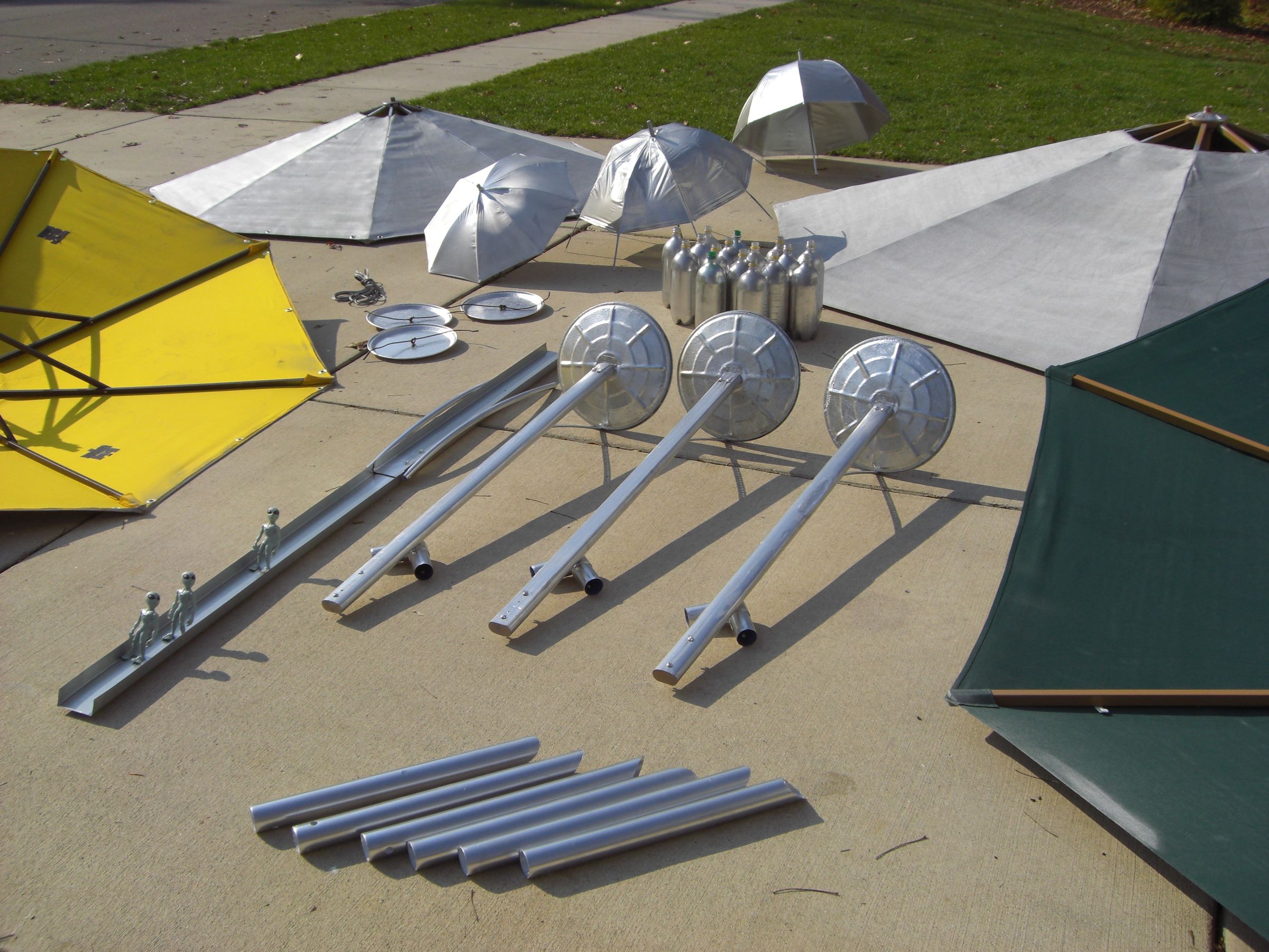 UFO Invasion at Area 51 Halloween Display - Instructables