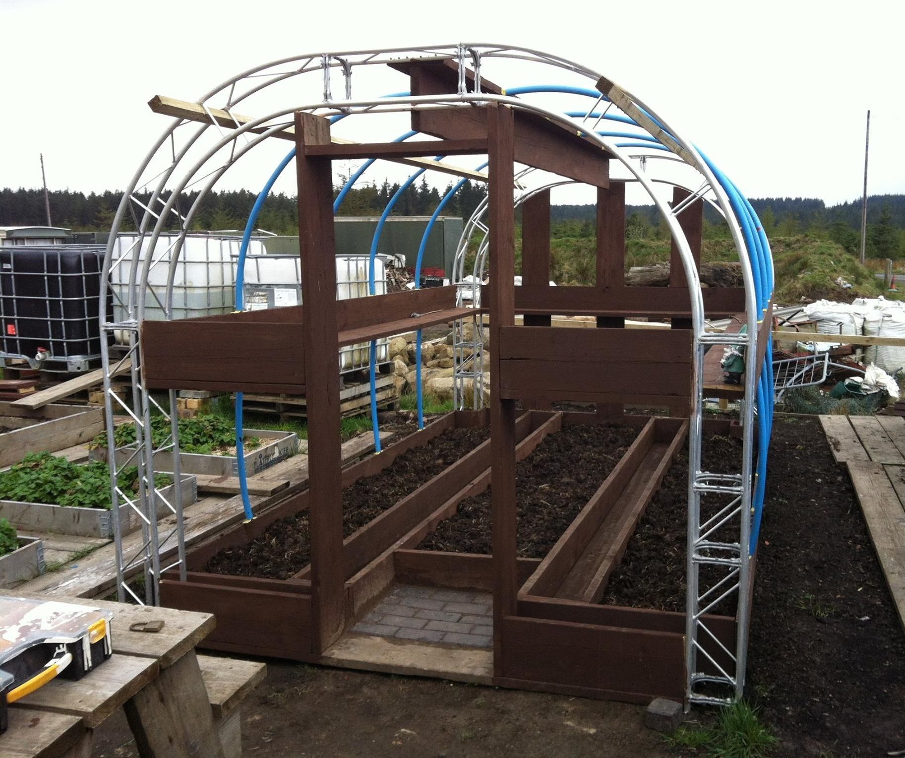 DIY POLYTUNNEL / GREENHOUSE : 5 Steps - Instructables