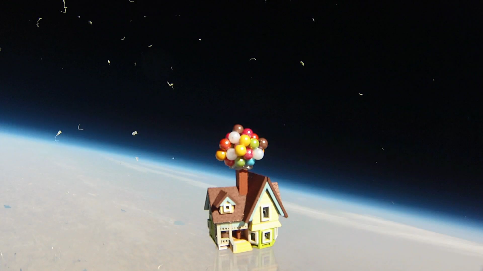 Sending Camera to Near Space by Helium Balloon, and Track Where It ...