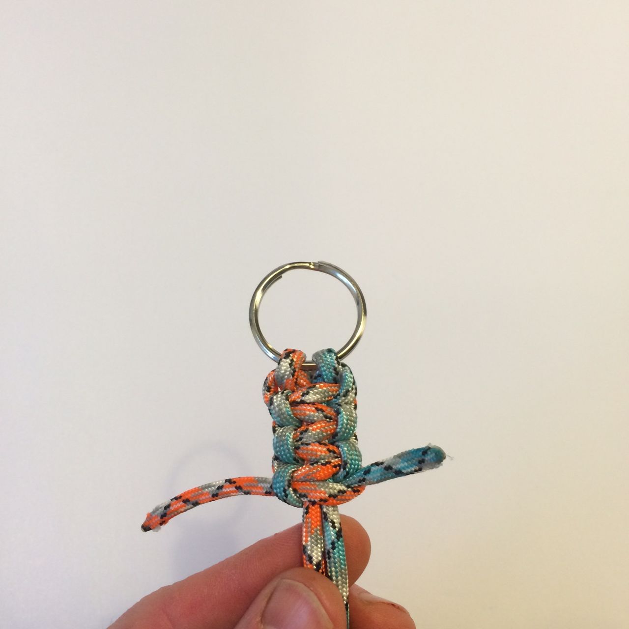 Paracord Lanyard : 4 Steps (with Pictures) - Instructables