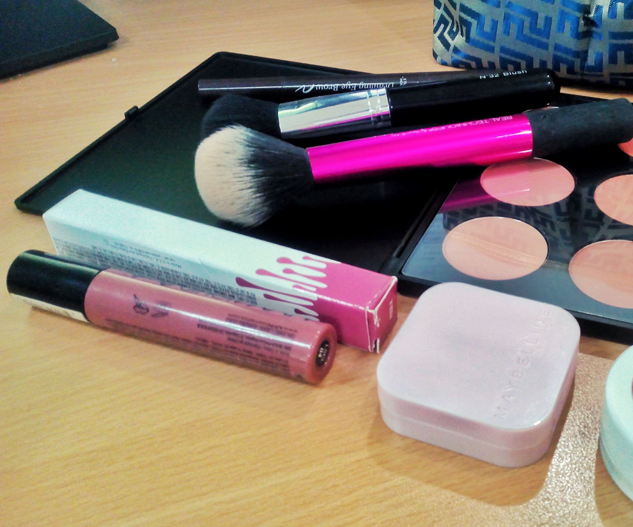 6 Brilliant and Easy Steps to Organize Your Makeup Kit - Instructables